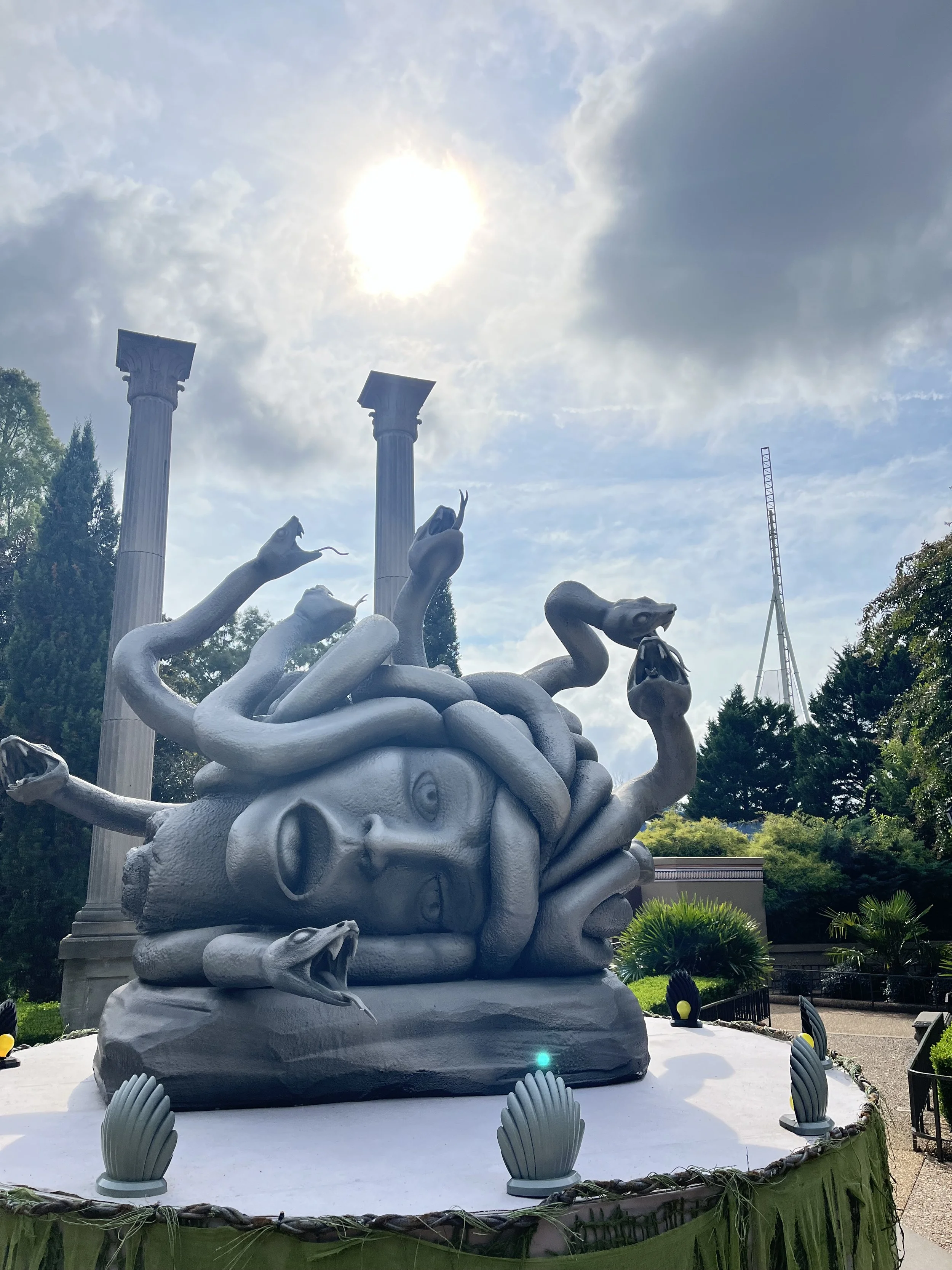 A Comprehensive Guide and Review of Busch Gardens Williamsburg Howl-O ...