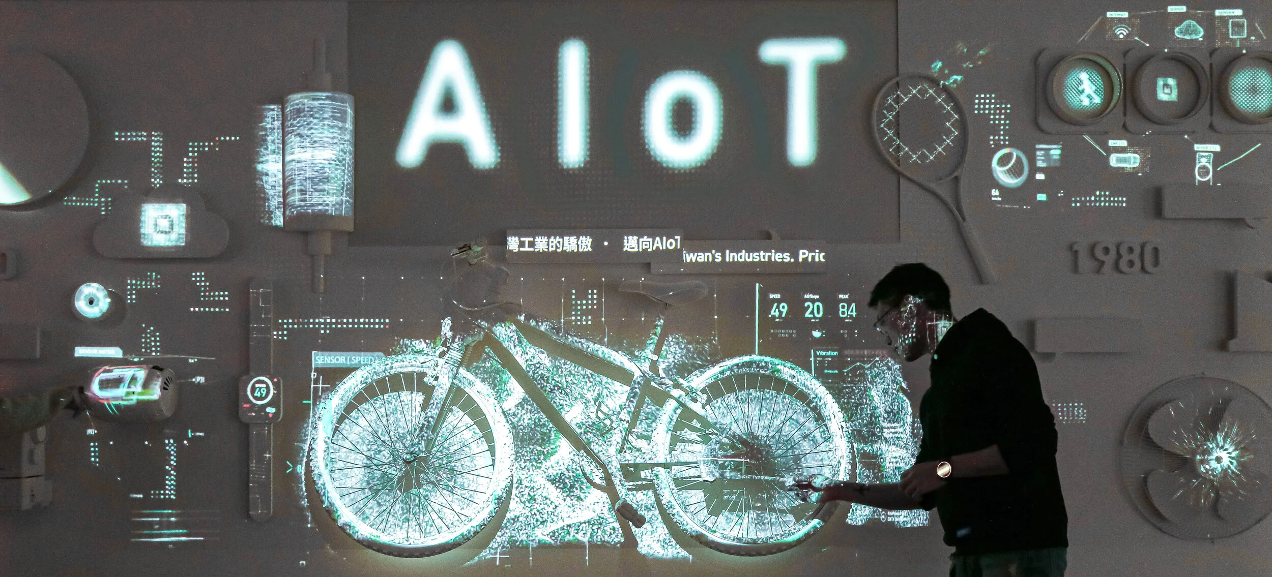 邁向 AIoT 意象牆 — Play Design Lab 玩味創研