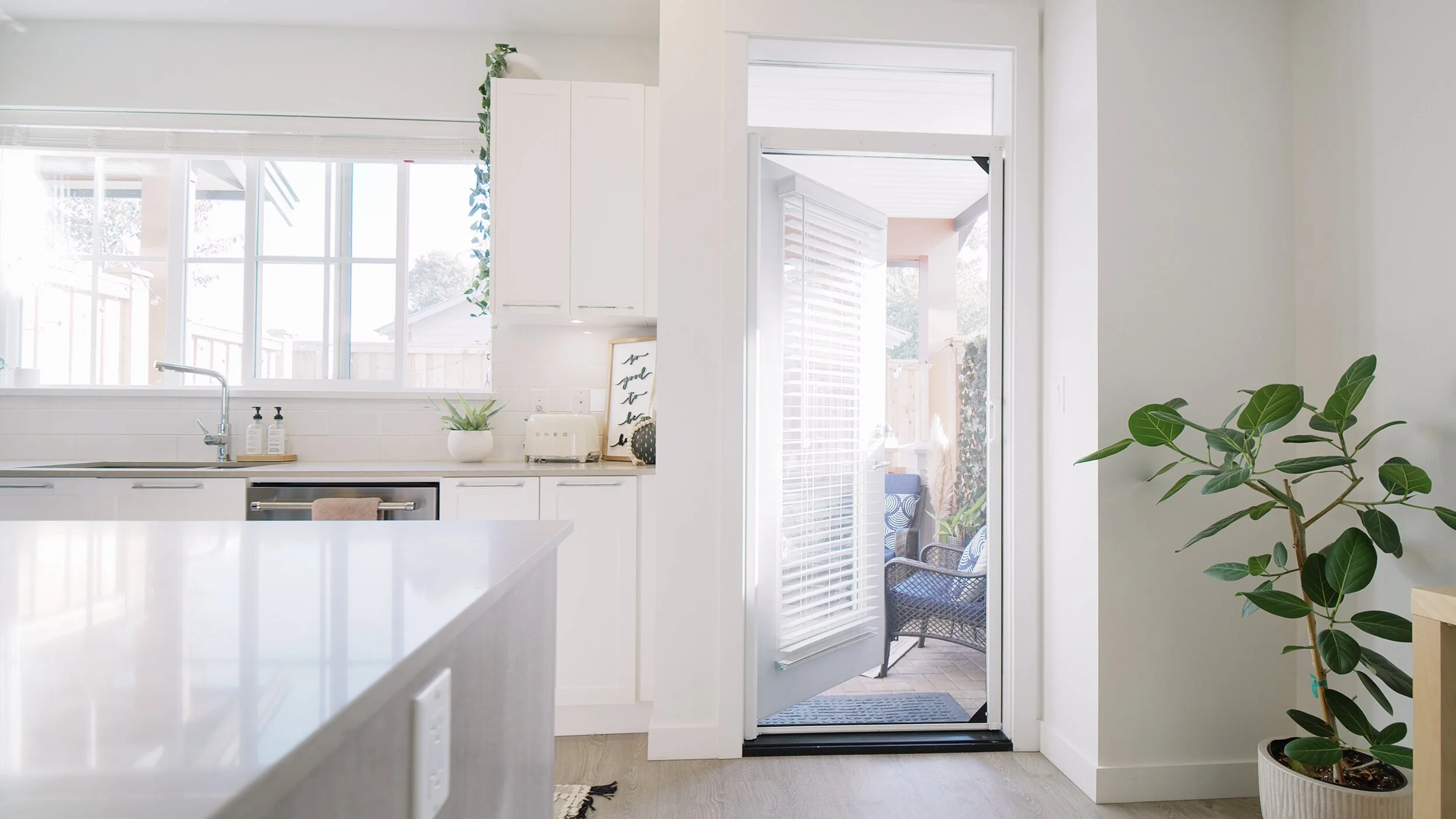 Captured edge for mesh retention on a door screen — Phantom Screens ...