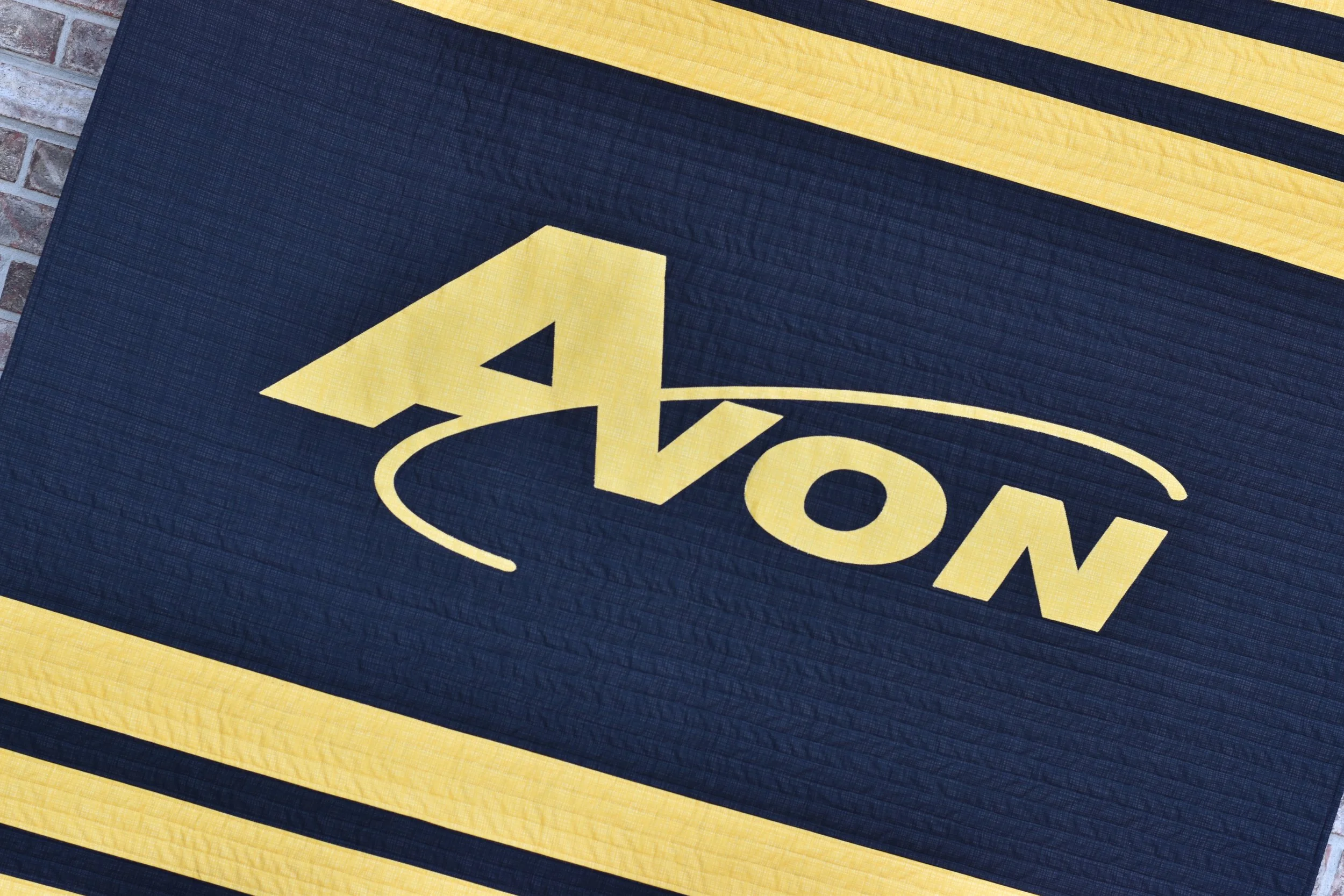 Stadium Quilt {FREE pattern for a beginner friendly striped quilt to ...