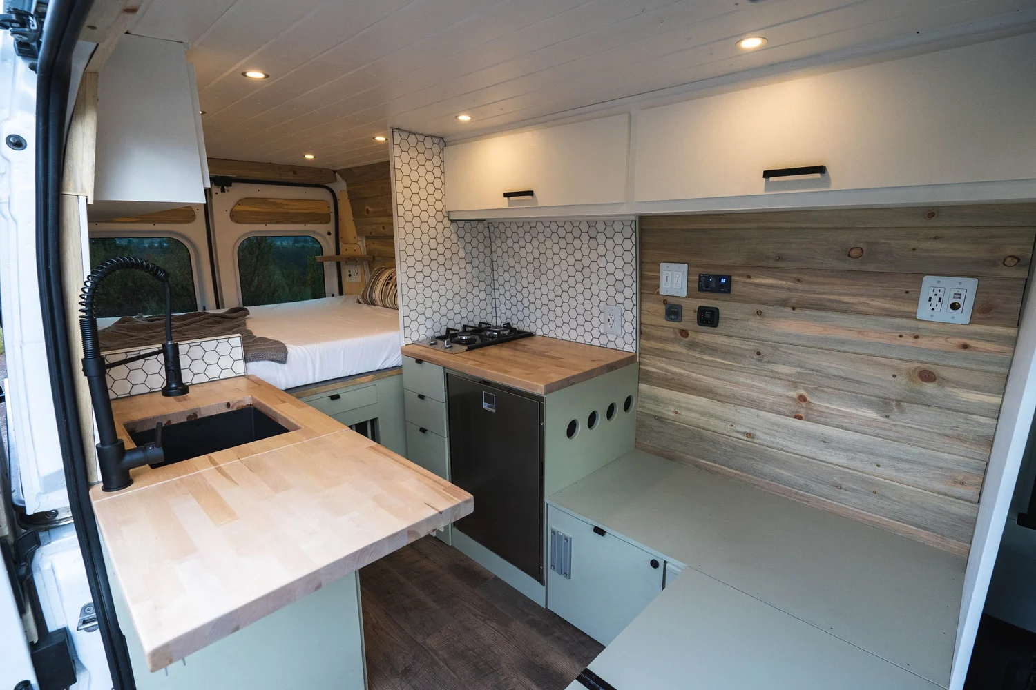 159 WB Promaster - Camper Vans