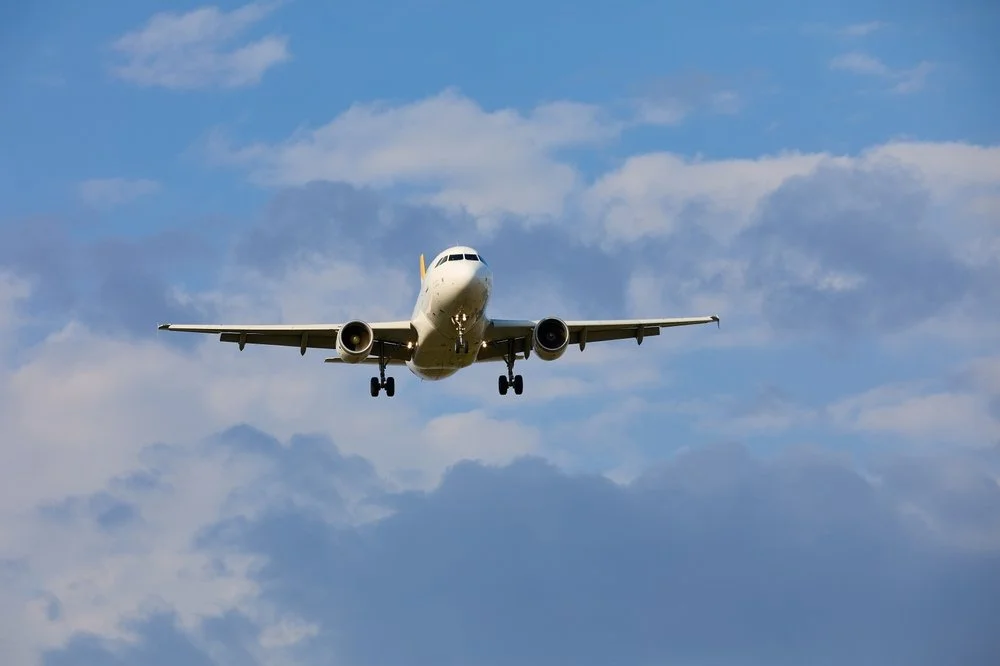 Si vas a viajar en avión, no te pongas esto — Mochileando