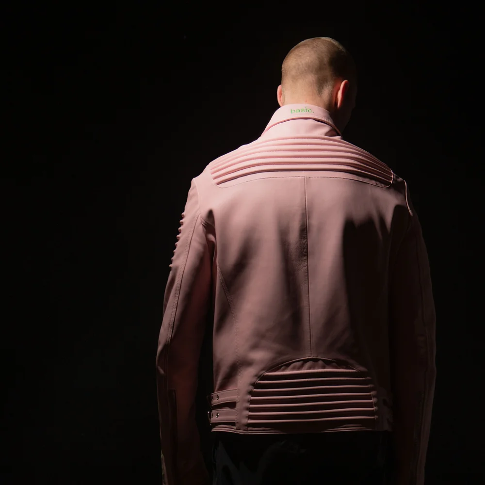 Basic by Olav - En hel verden av kunst, klær og mennesket bak — ADAP