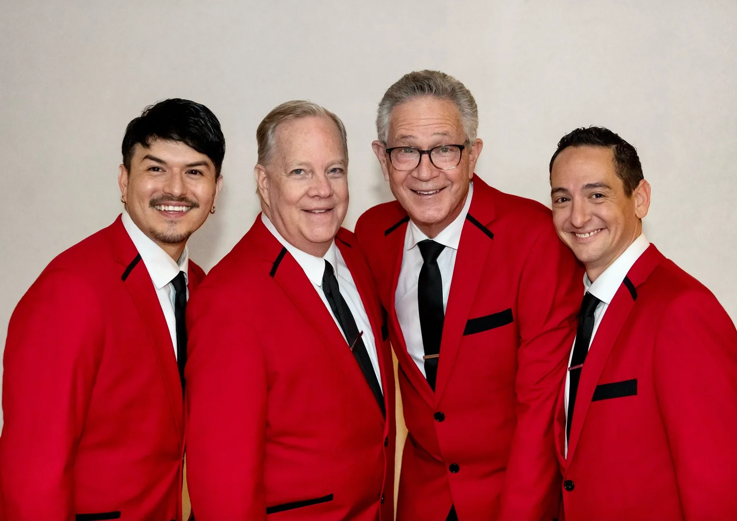 Bio — The Diamonds