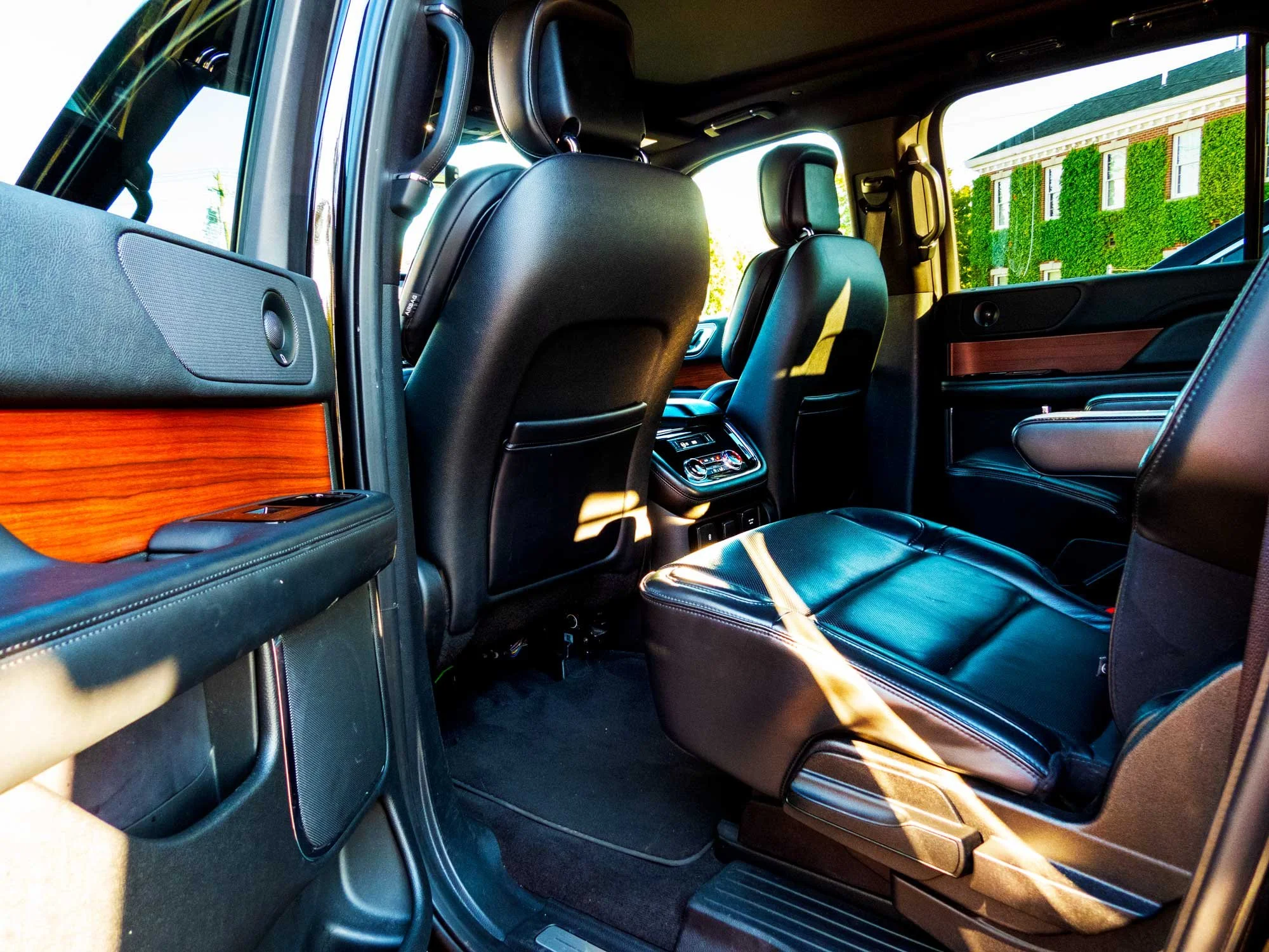 Limo & Car Services Greenwich CT — Absolute Transportation | CT Limo and Airport Car Services