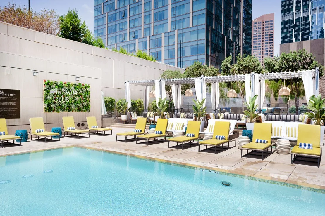 Los Angeles — Average Socialite