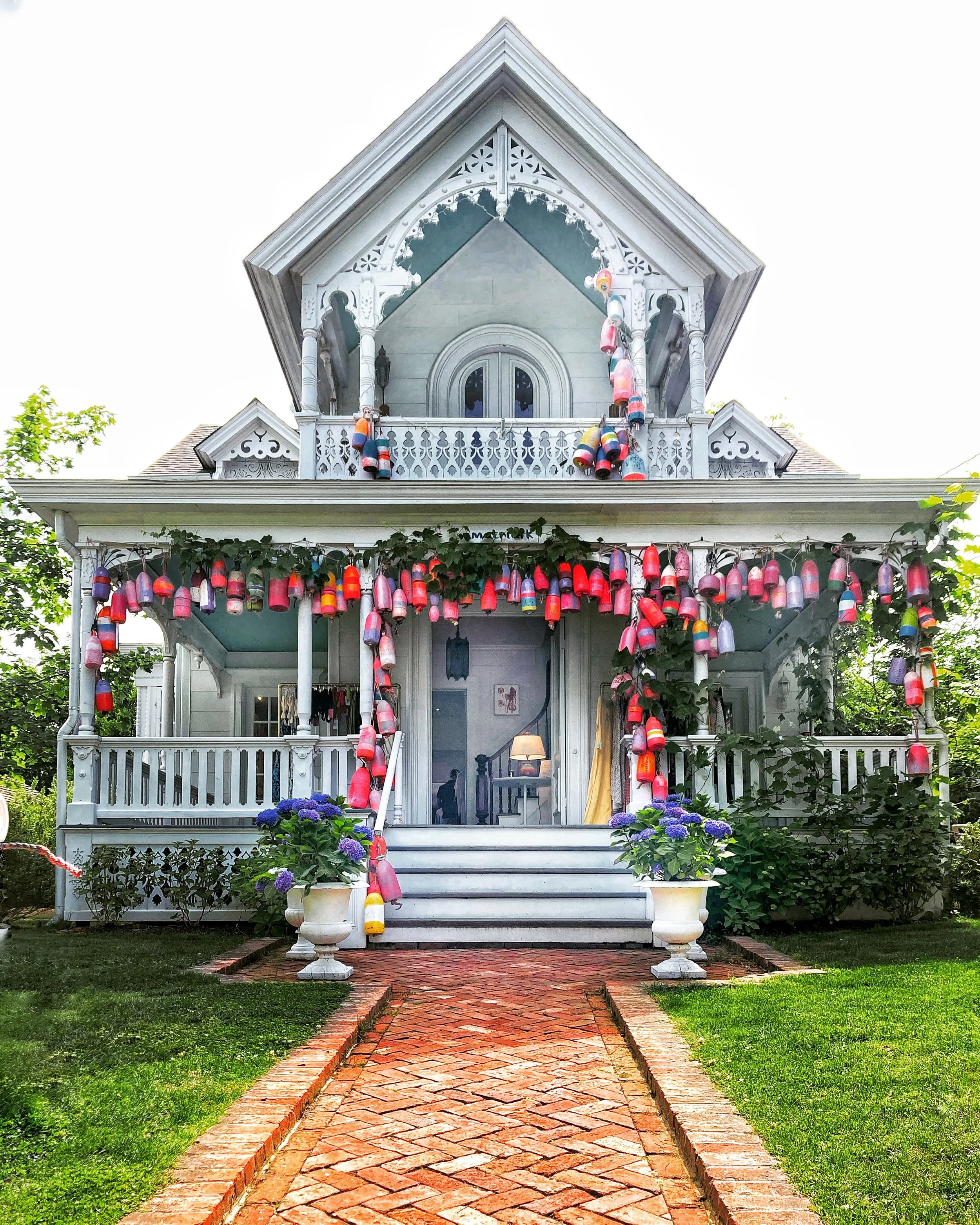 Hamptons — Average Socialite