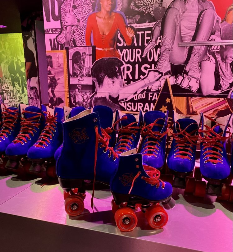 FLIPPERS ROLLER BOOGIE PALACE (SEASON 2) AT ROCK CENTER, NYC — Average ...