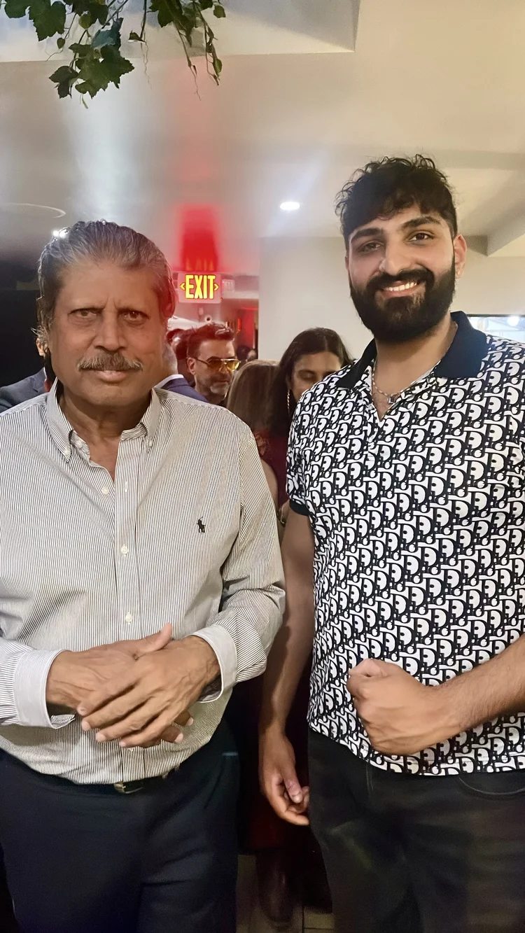 CRICKET LEGENDS ATUL WASSAN AND KAPIL DEV AT JAVITRI RESTAURANT, NYC ...