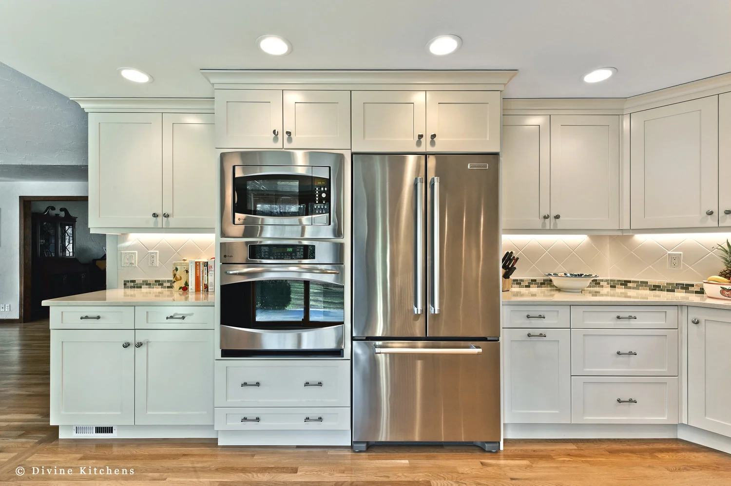 BOSTON WELLESLEY TRANSITIONAL SMALL KITCHEN — Divine Design Center