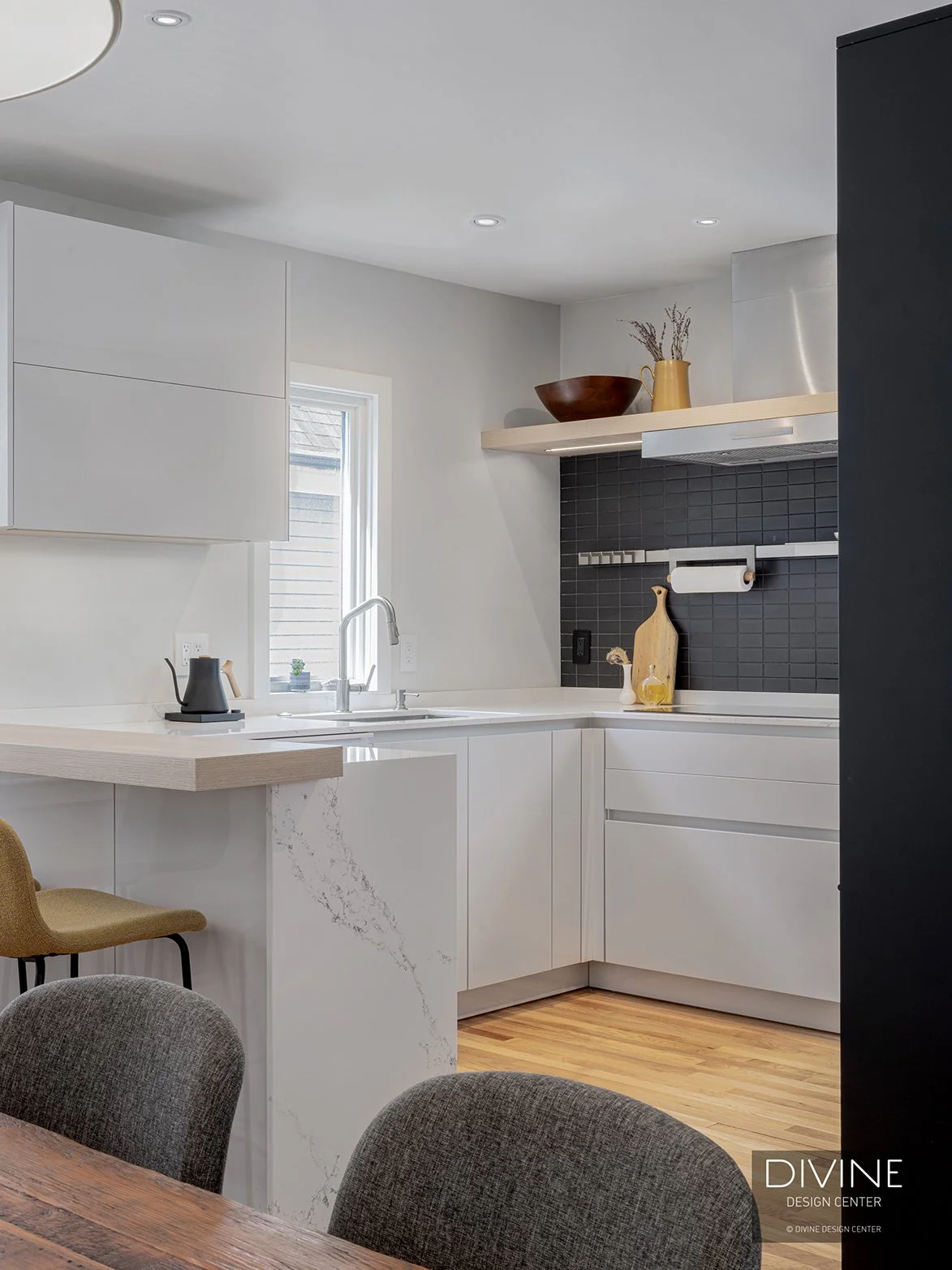 Cambridge Compact Modern Kitchen — Divine Design Center