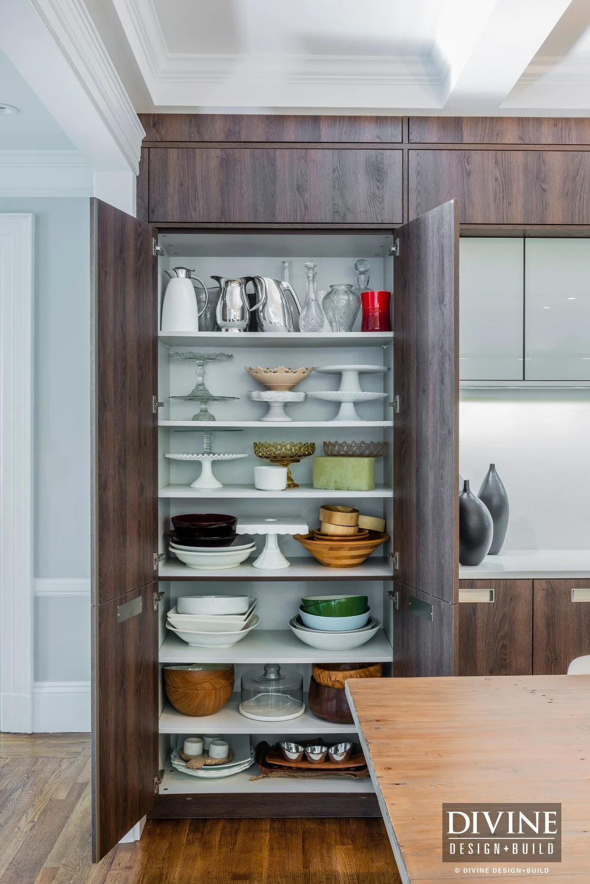 Waban MA Modern Kitchen — Divine Design Center