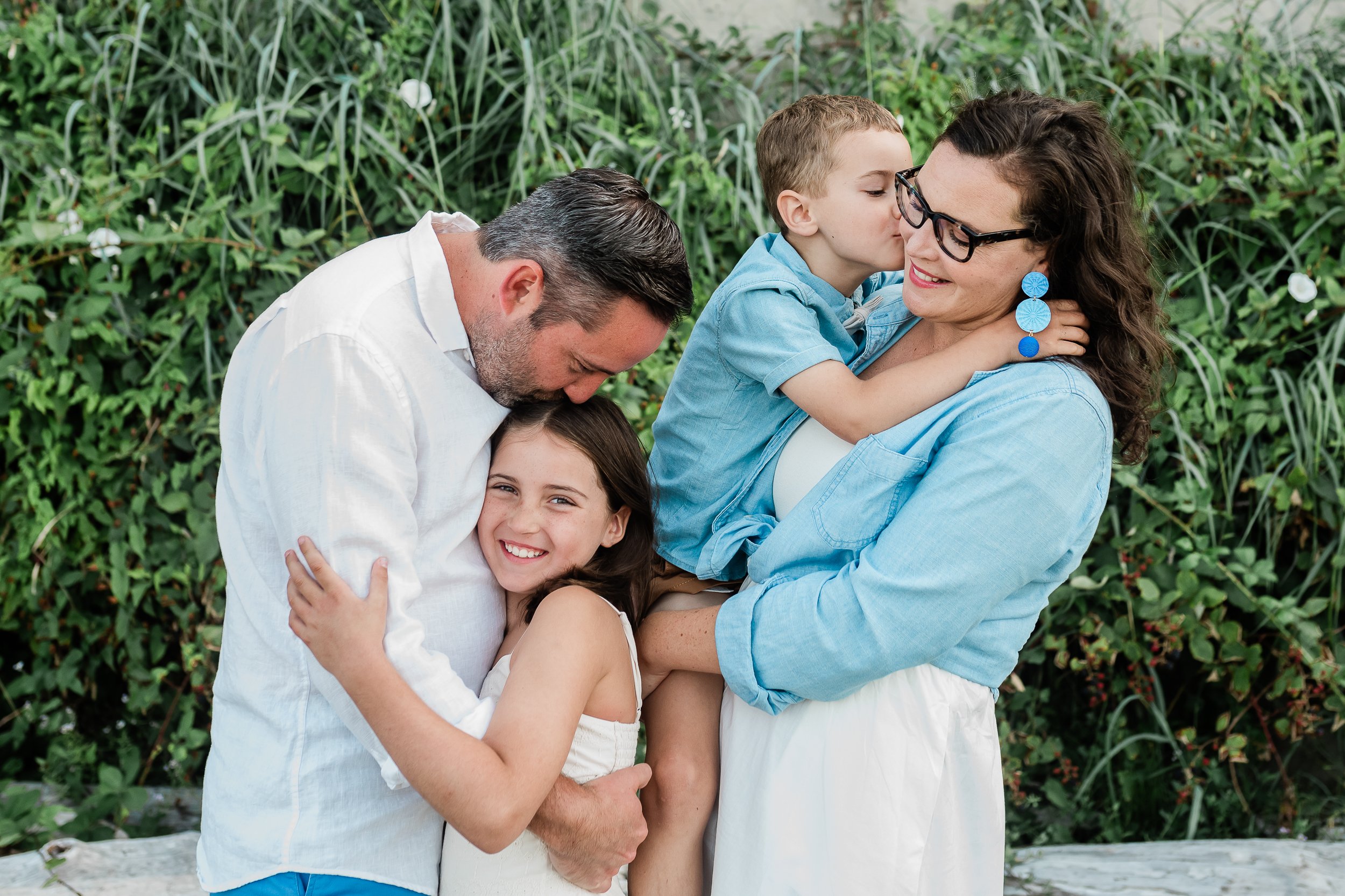 Capturing Generations | The Significance of Extended Family Photo ...