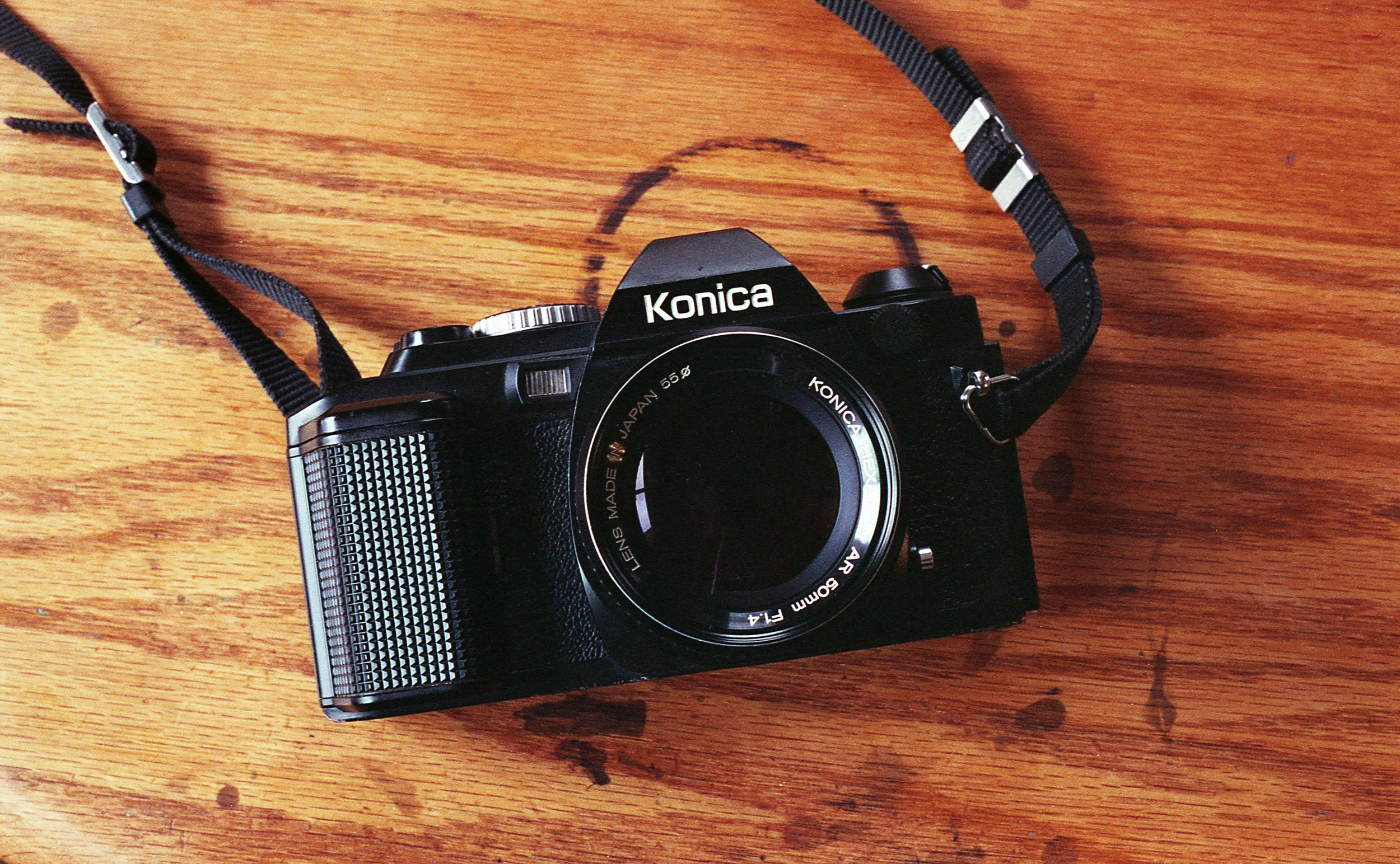 SLR Cameras — Aperture Preview