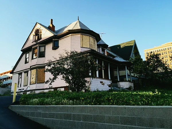 April and Andy's ramshackle new house from "Parks and Recreation ...