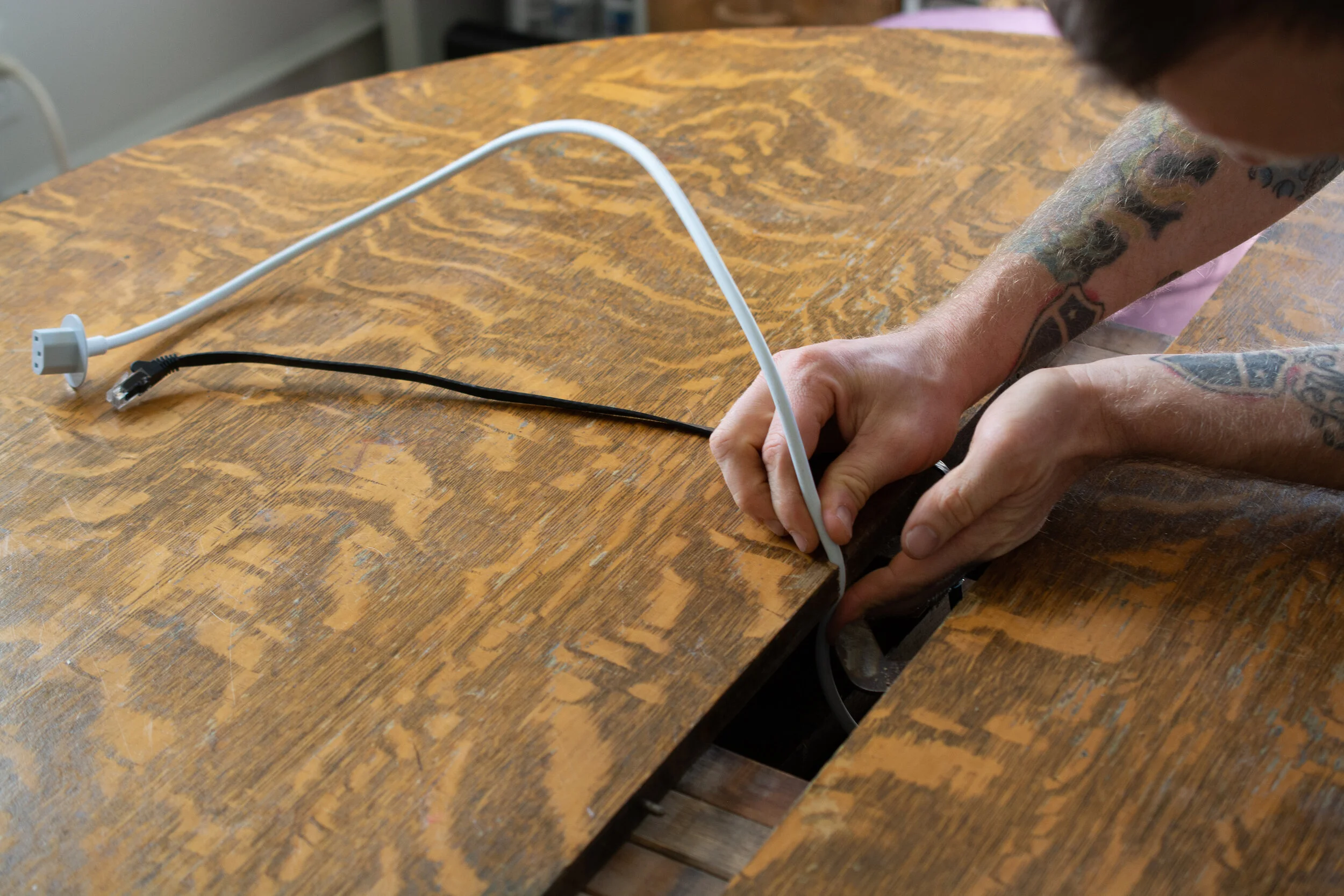How to manage cords when the desk is in the middle of the room without ...