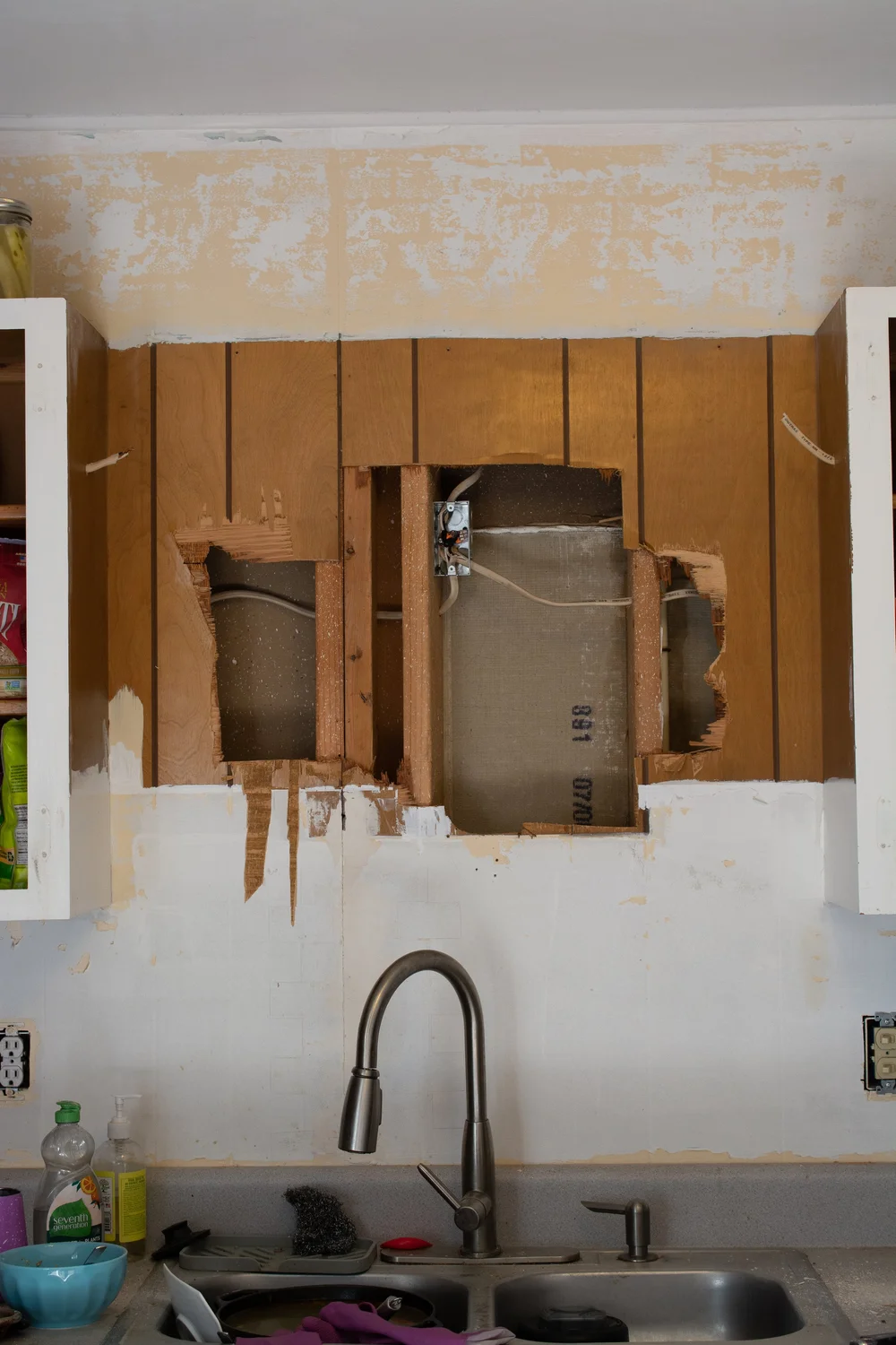 One Room Challenge Fall 2021 How to strip kitchen cabinet doors ...