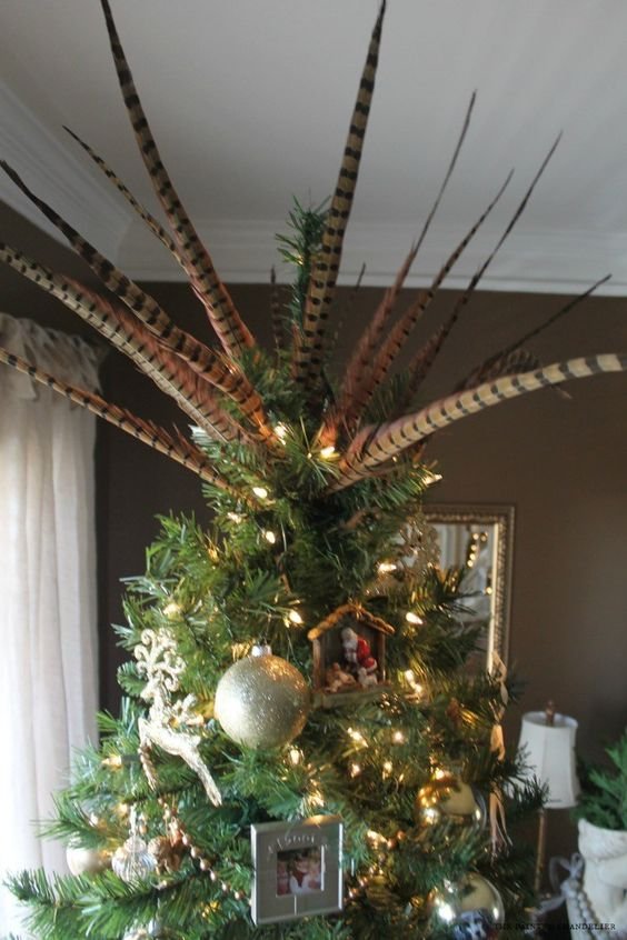 10 unexpected, out of the box Christmas tree decor ideas using items ...