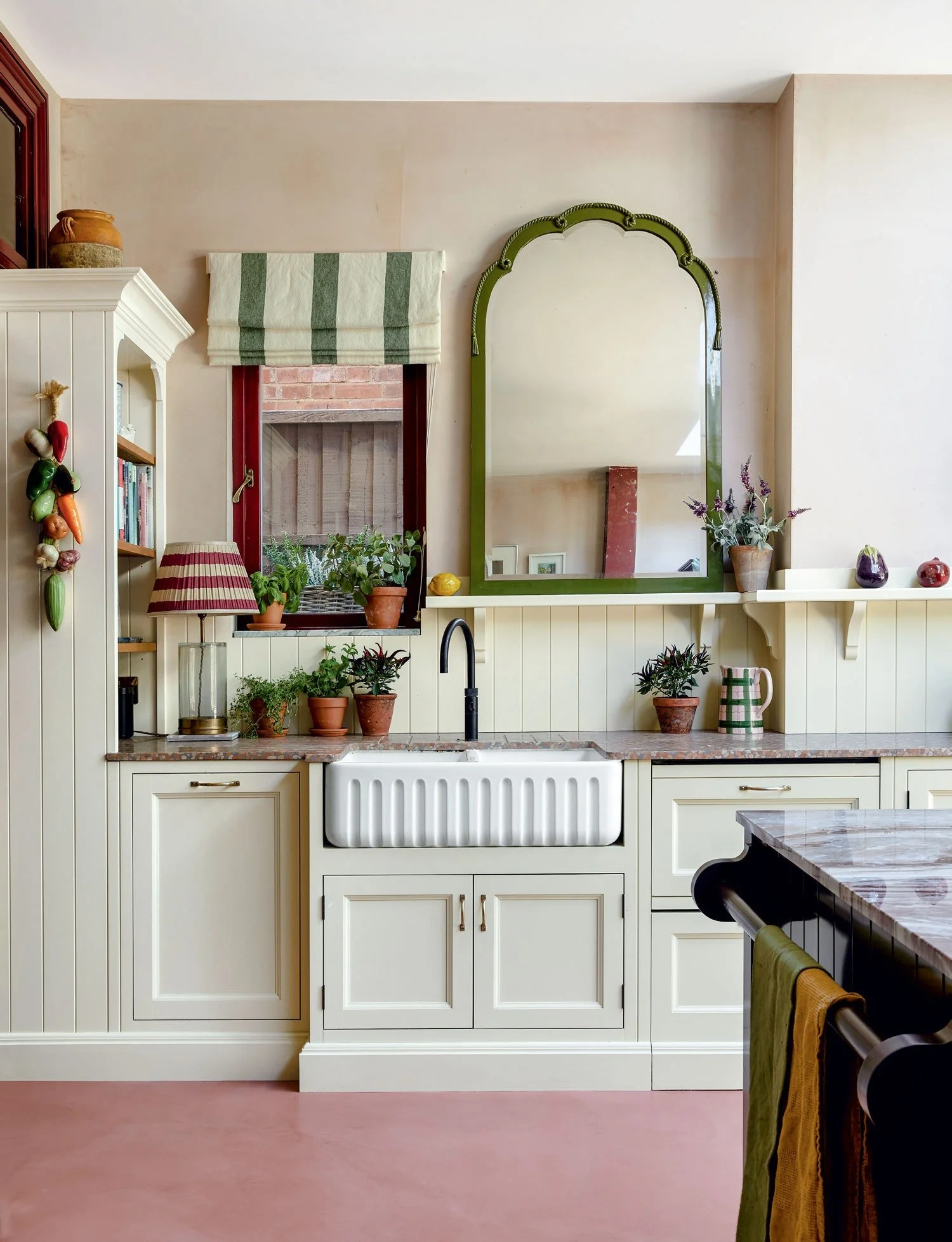 Kitchens with Mirrors — Hausmatter