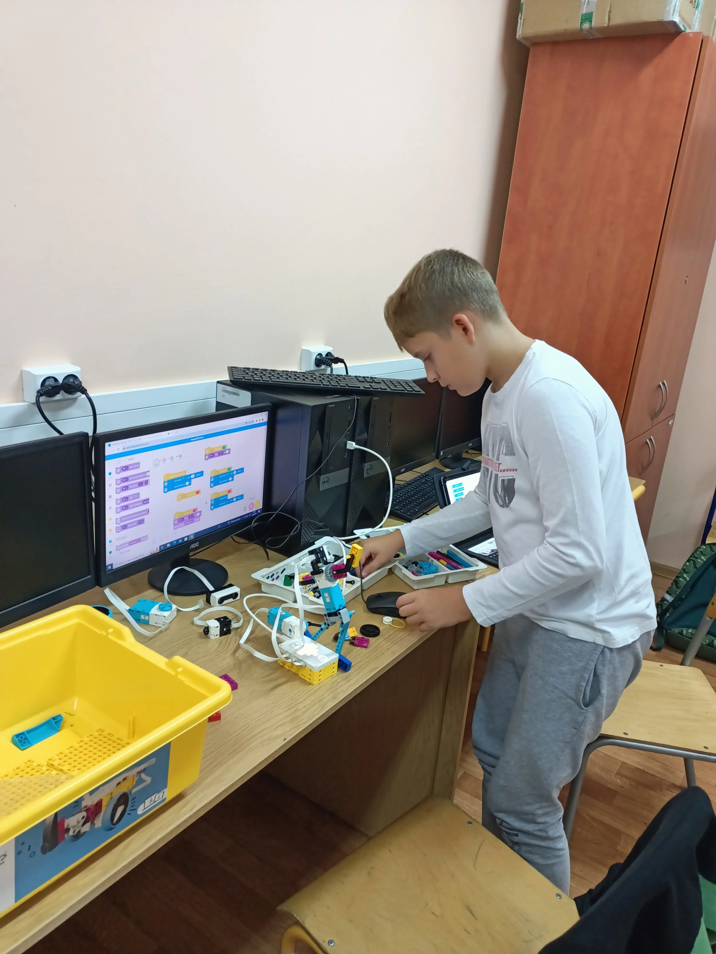 ROBOTYKA I PROGRAMOWANIE W NASZEJ SZKOLE — ZSP Boguszów