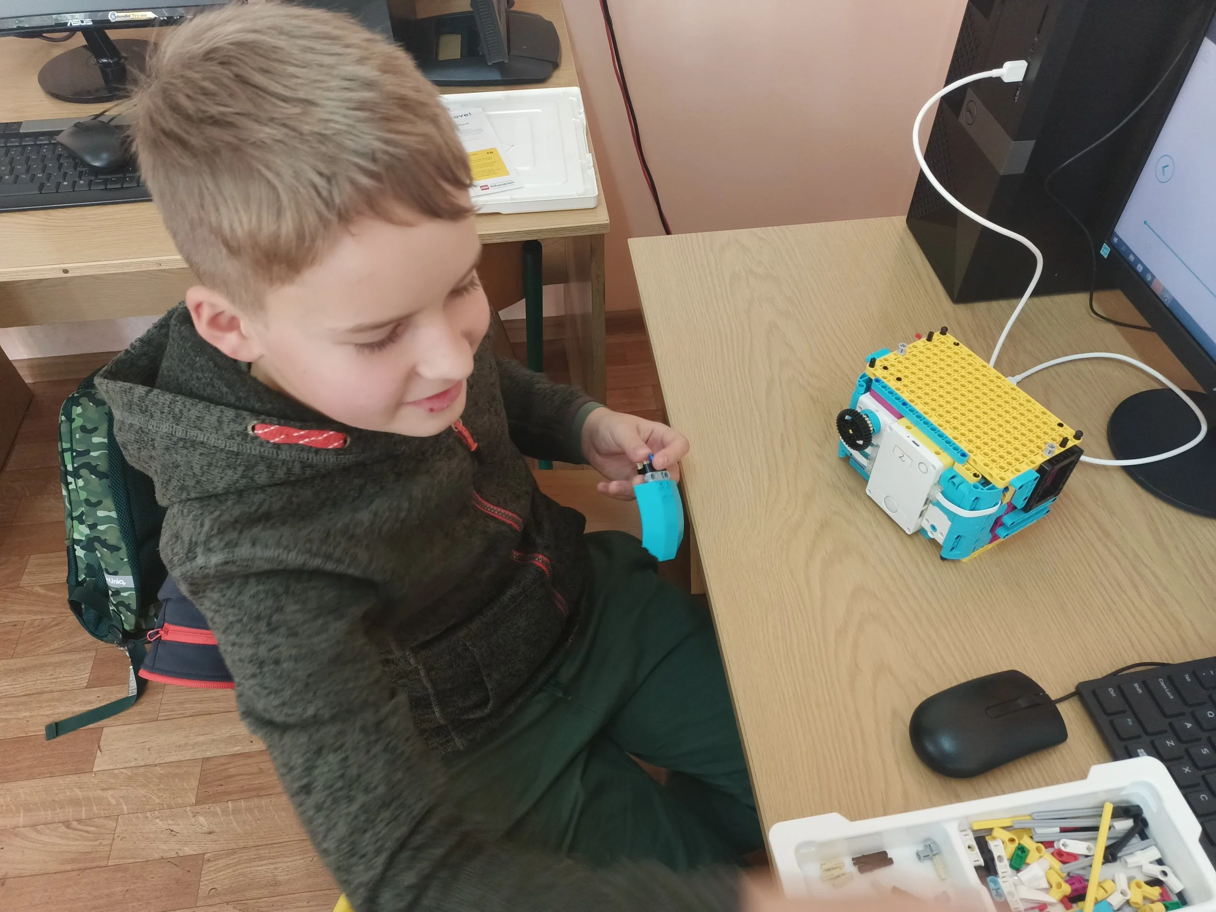 ROBOTYKA I PROGRAMOWANIE W NASZEJ SZKOLE — ZSP Boguszów