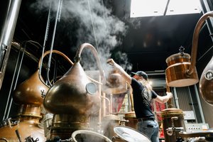 How is Gin Made? A Brief Guide of How to Make Gin — CHEMIST SPIRITS