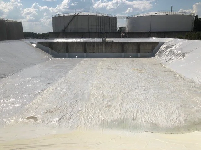 Around oil cistern — INERO