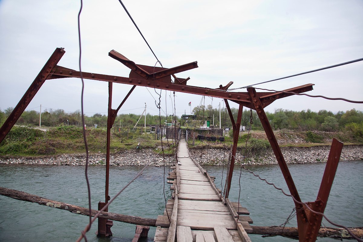 Daro Sulakauri Photographs Georgian Life Amid Ongoing Russian Occupation