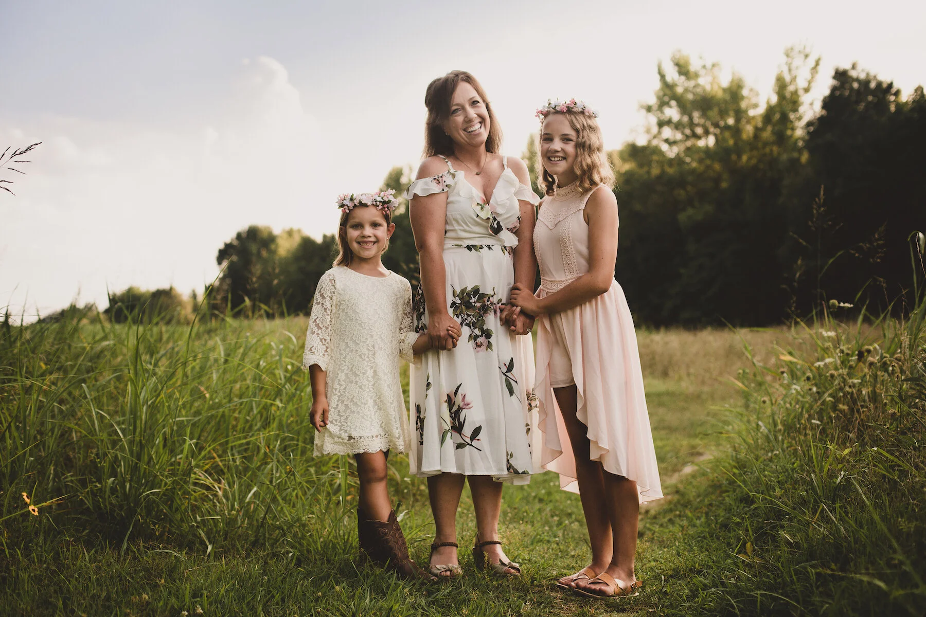 How to pose with tween/teen Girls | Family photo ideas with older girls ...