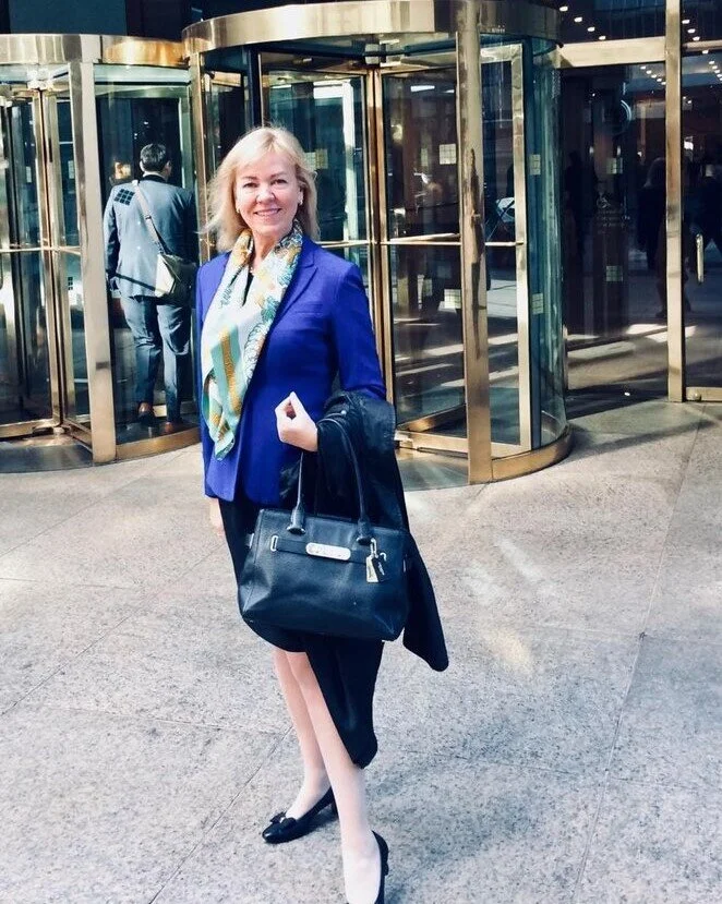 Biography — Jacoline Loewen