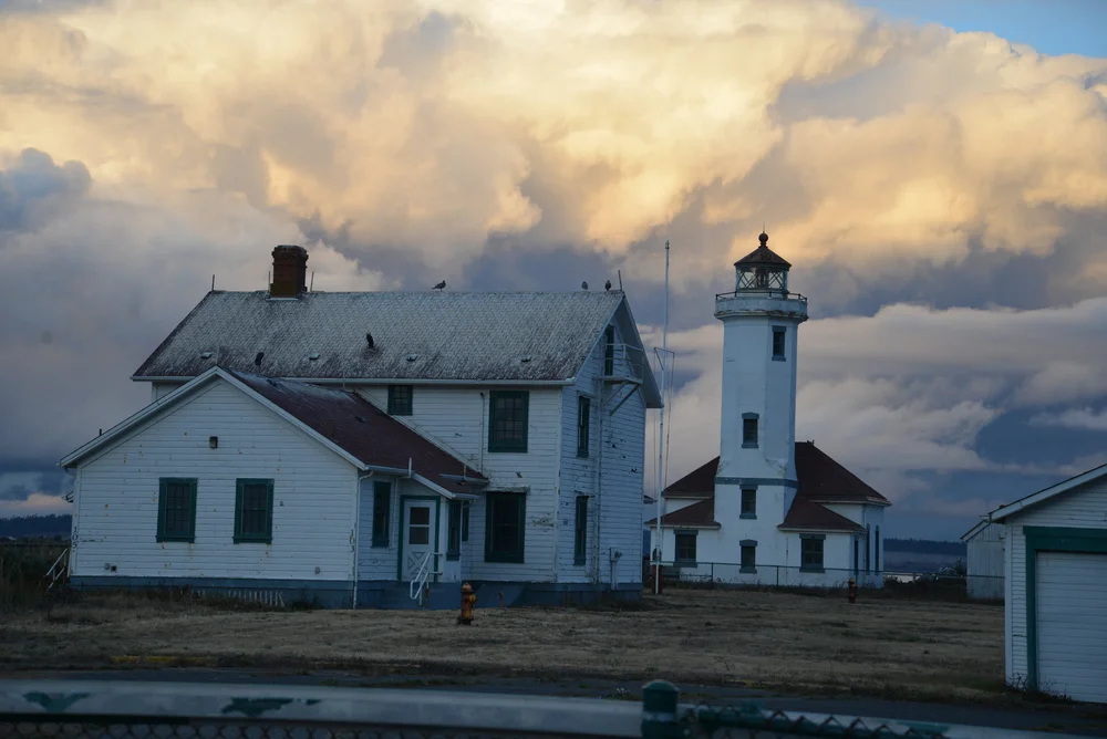 Public beaches in Washington State allow seasonal harvest of shellfish ...