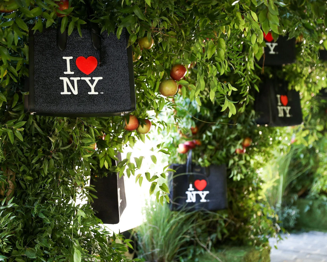 Kate Spade New York Fall 2021 Event — SSI Life