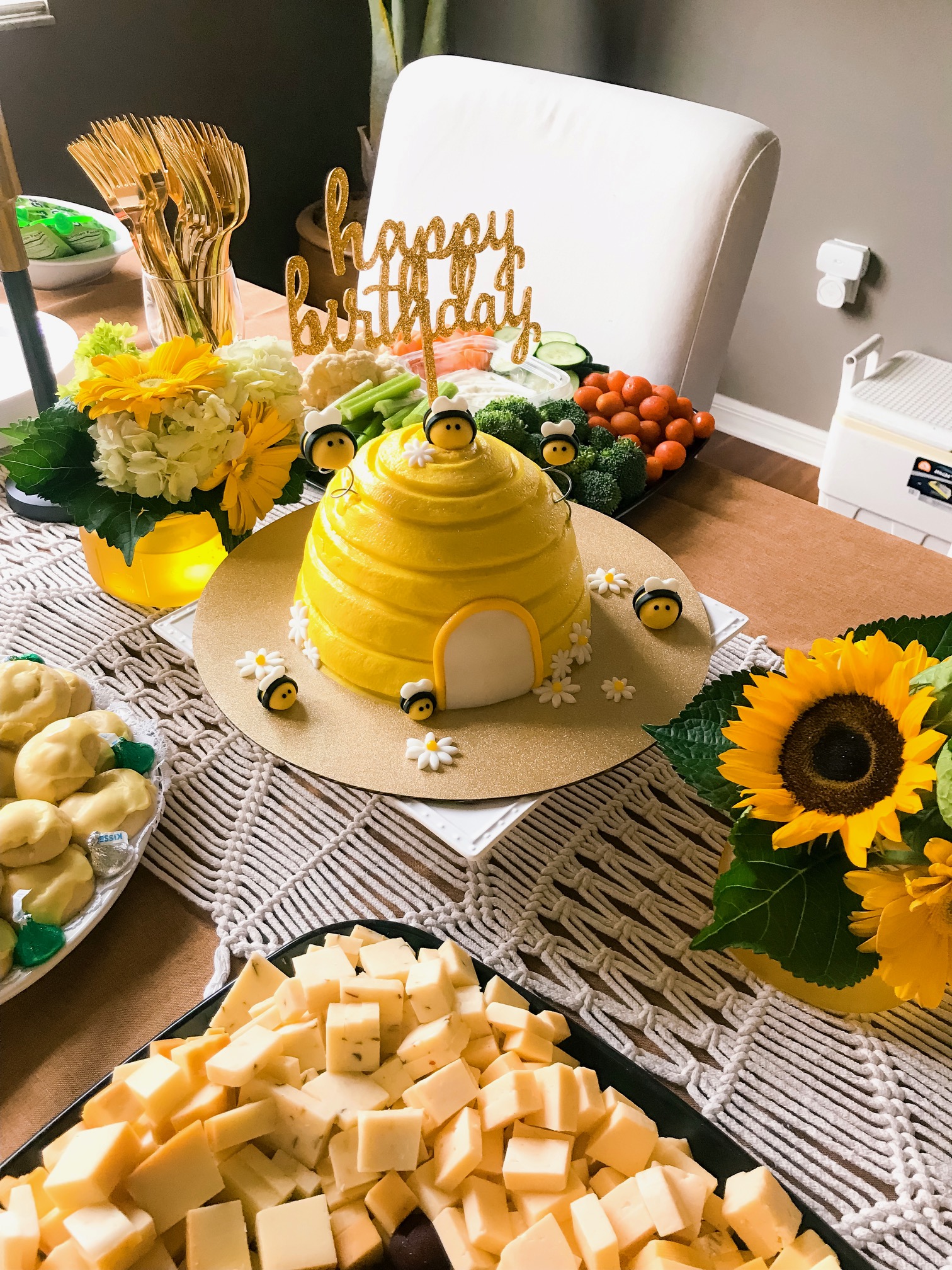 Our honey bee Nova turned one, and there was cake. — foreverkins