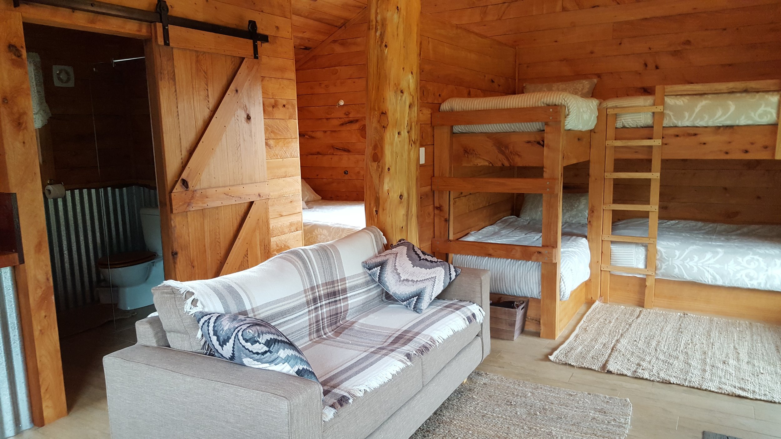 Rustic Hut Farmstay -Home