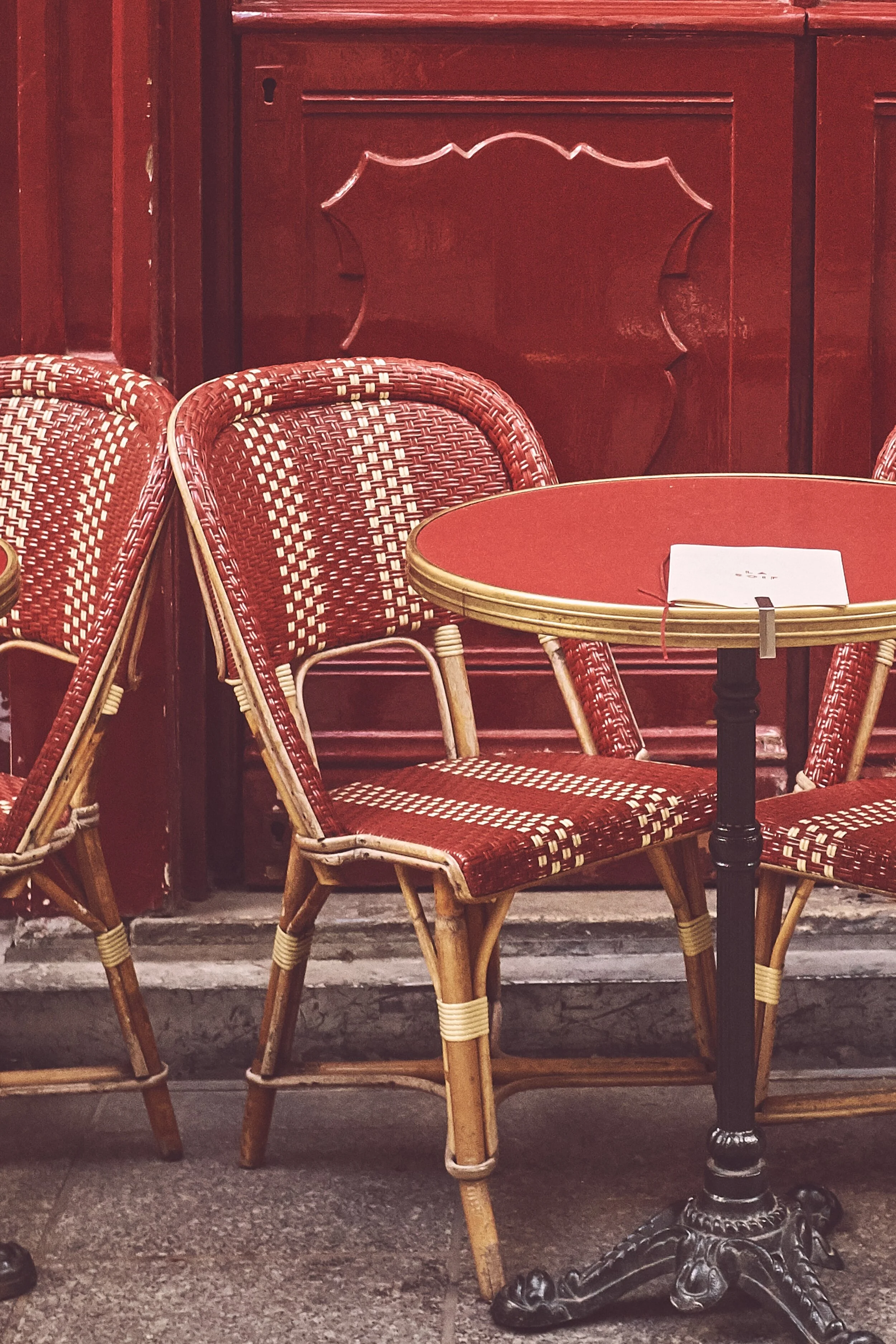 FRENCH RESTAURANT ETIQUETTE: HOW TO DINE LIKE THE FRENCH — Lightly ...