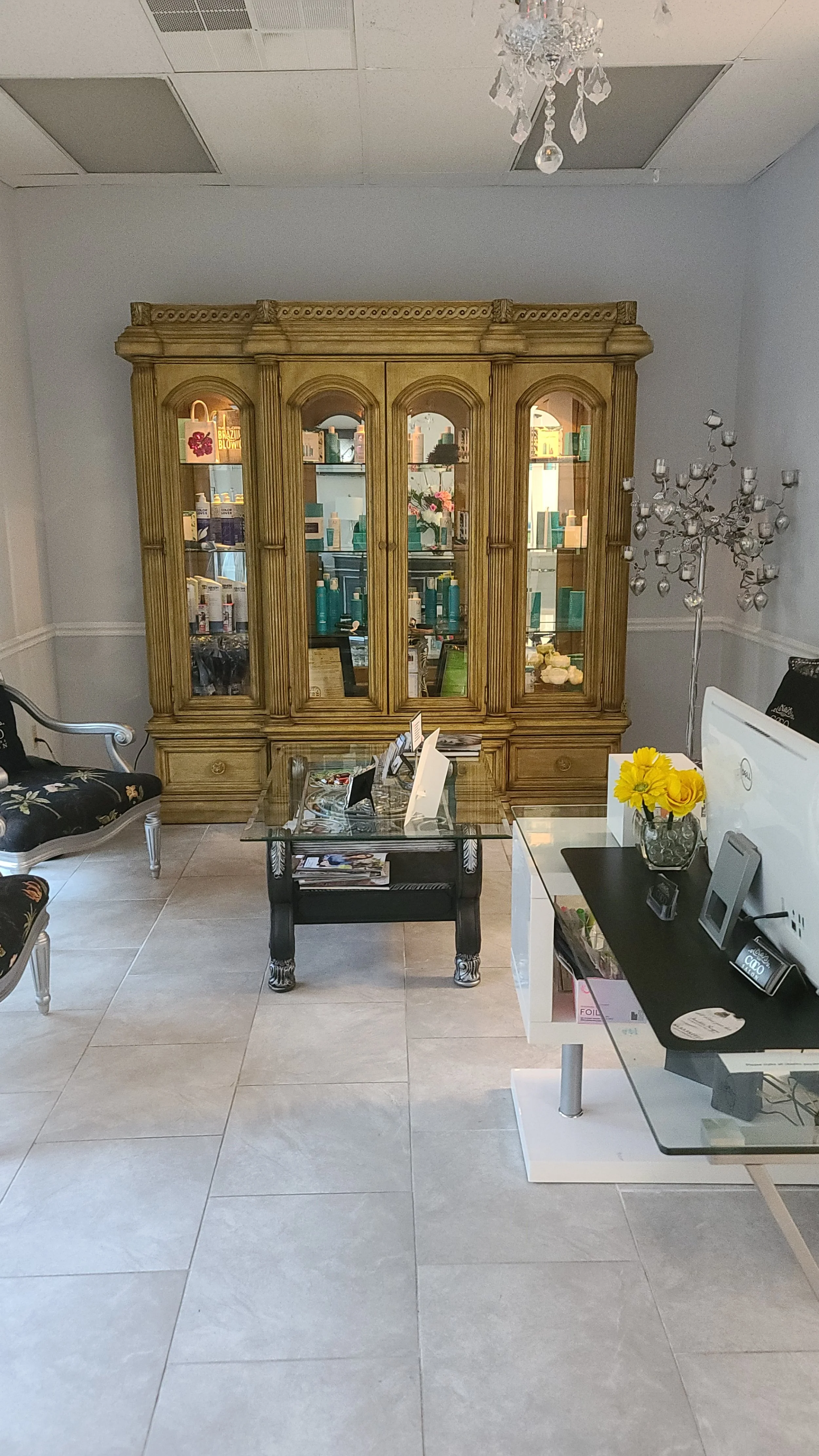 Salon — COCO COIFFURE SALON