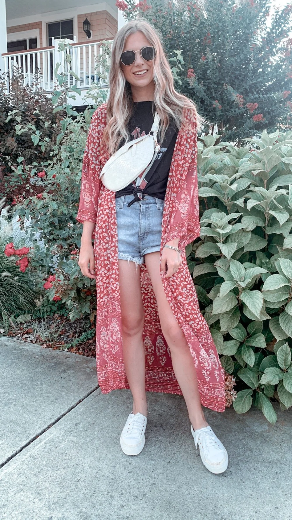 30+ Beach Vacation Outfit Ideas To Wear in 2026 — Champagne & Savings