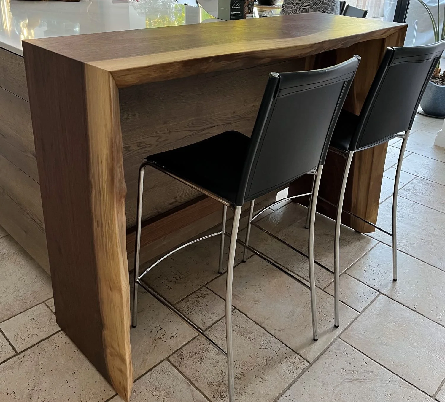 Walnut Breakfast bar・AJB Joinery l Joinery and Bespoke Furniture in Suffolk