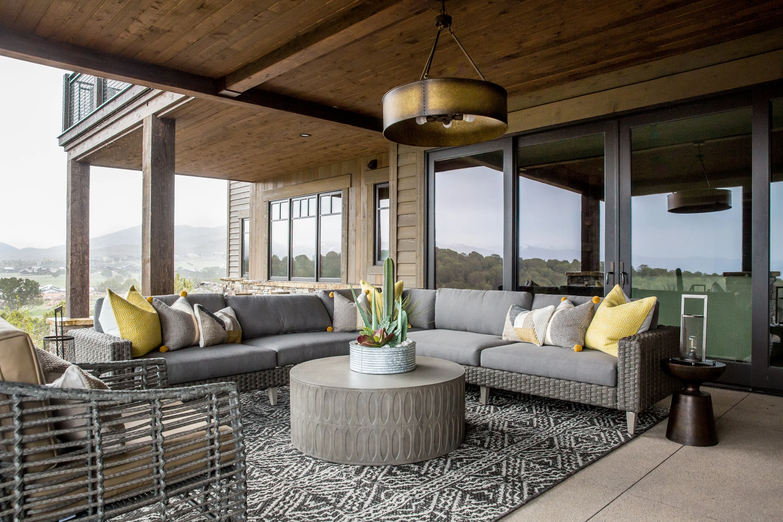 BLANC & NOIR INTERIORS