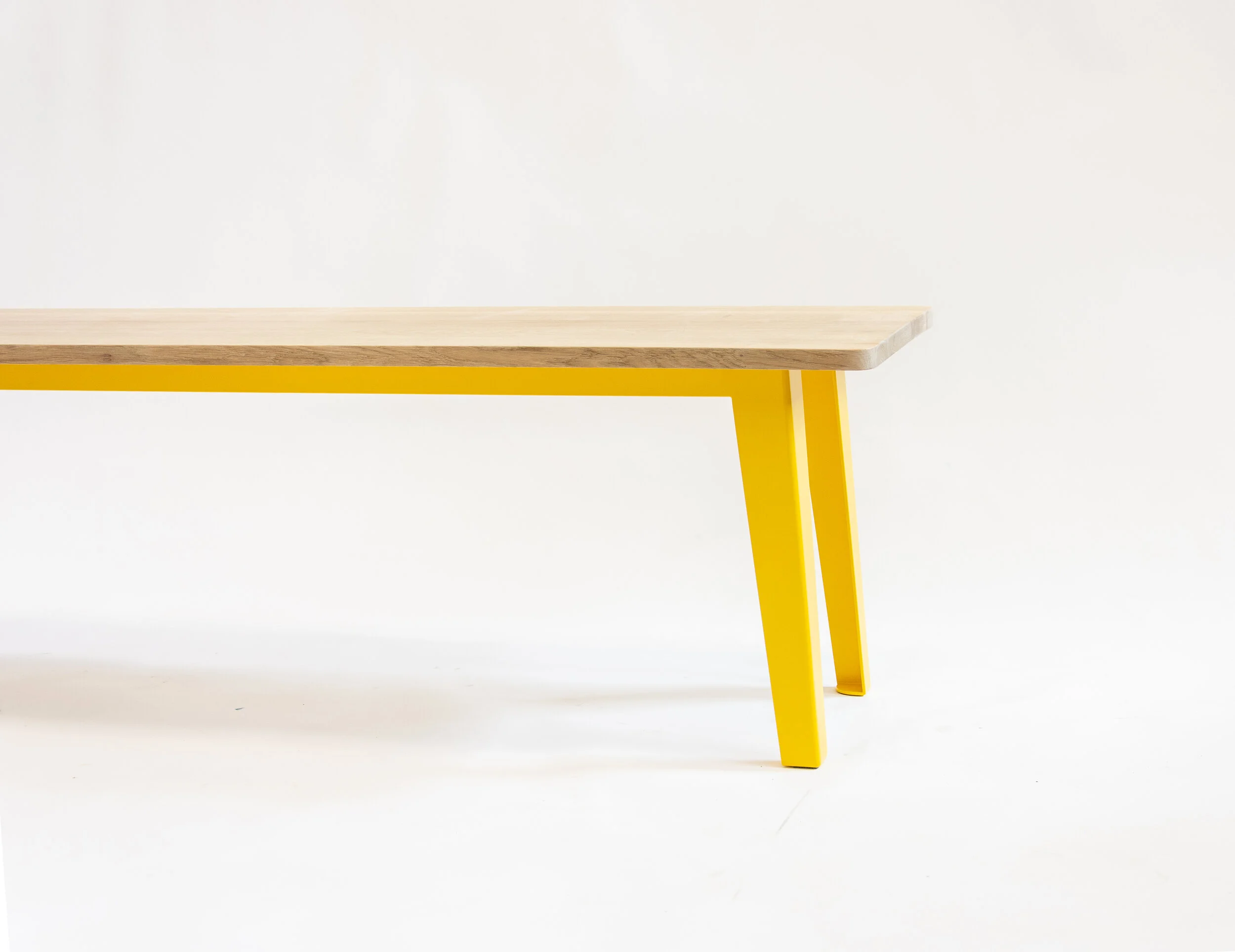 werk-eettafel, massief eikenhout, stalen onderstel, geel — De Nieuwe ...