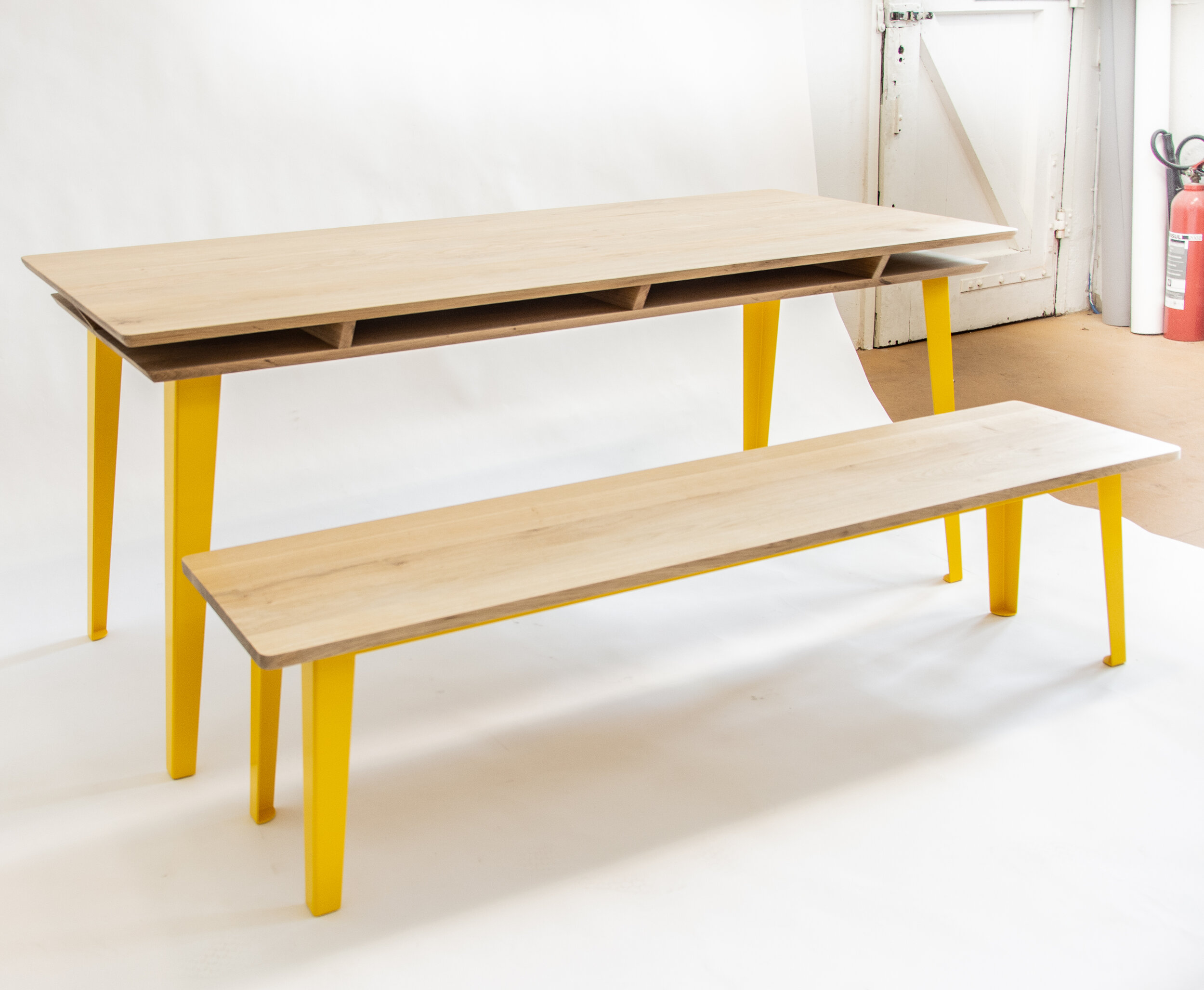 werk-eettafel, massief eikenhout, stalen onderstel, geel — De Nieuwe ...