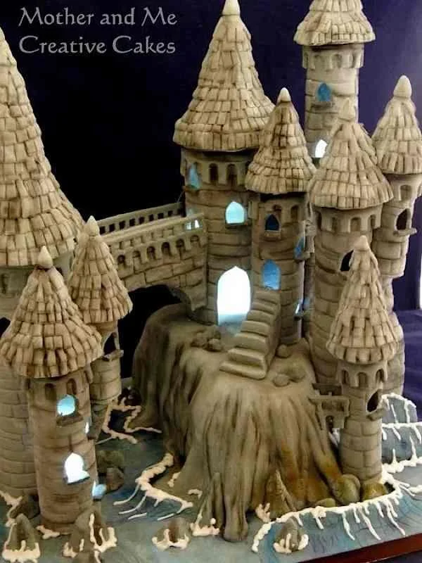 Sunday Sweets: 11 Magical Castle Cakes — Cake Wrecks