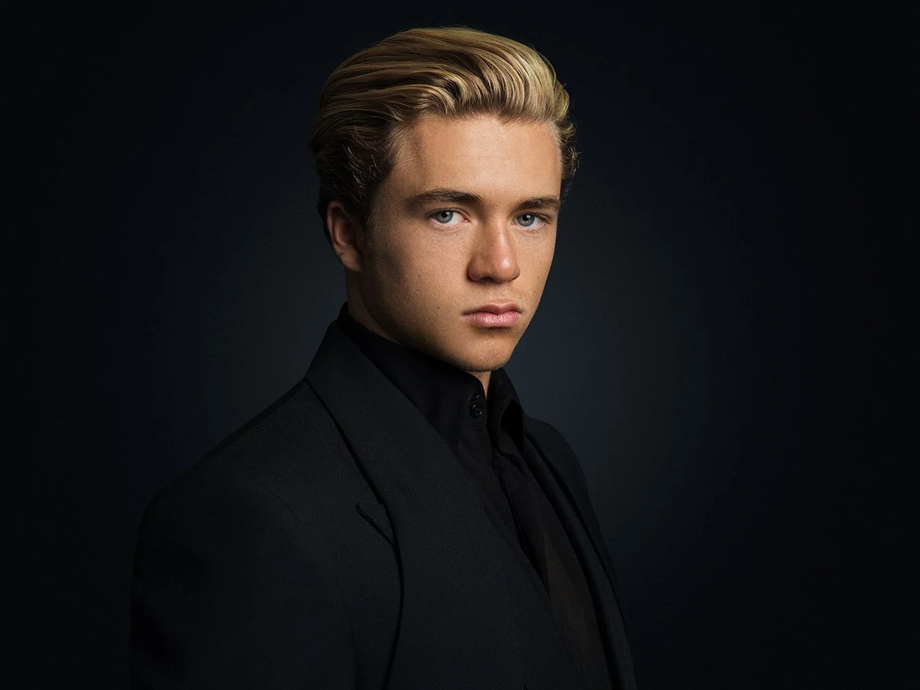 Capturing Andei Crabel: A Distinctive Portrait Session at Rory Lewis ...