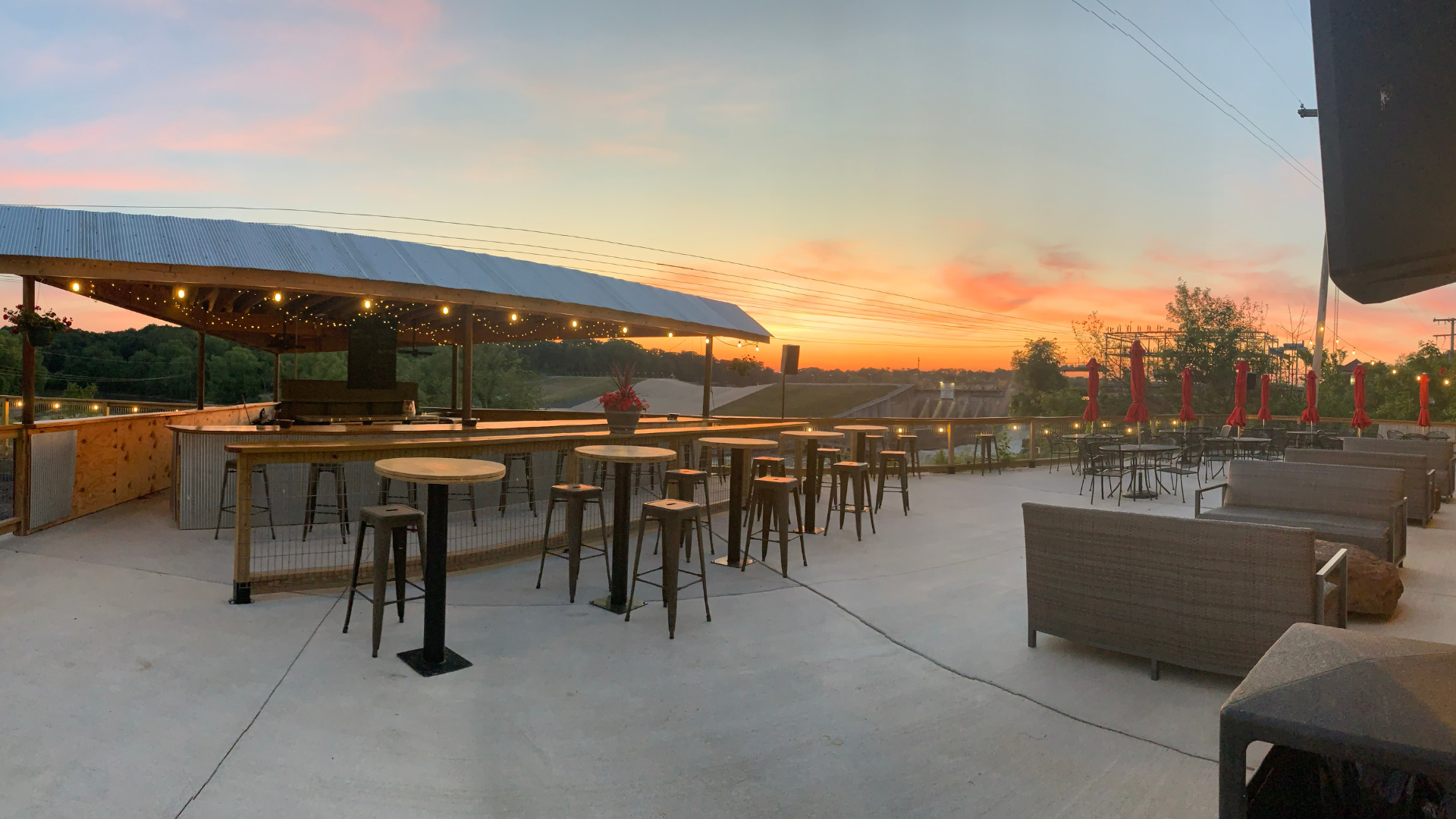 The Oakdale Bar & Grill