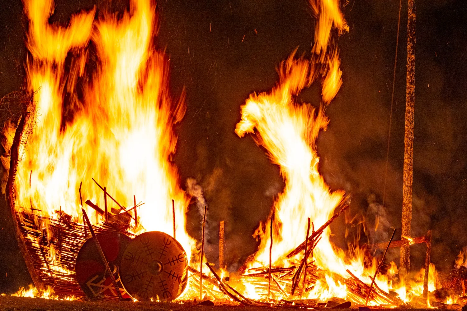 Equinox Viking Boat Burn 2023: Sending a warrior to Valhalla — Butser ...