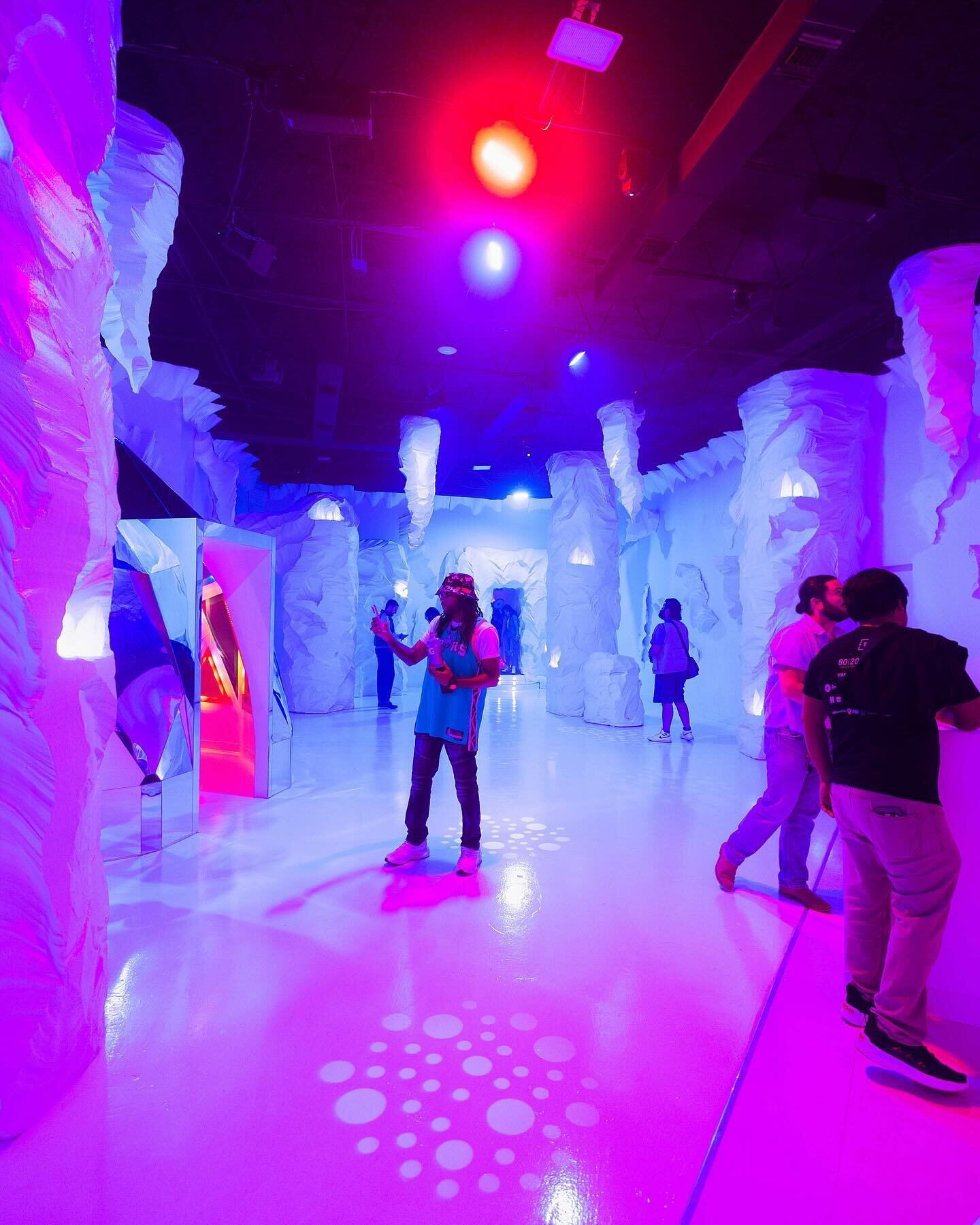 Wonder Chamber - San Antonio's #1 Immersive Experience