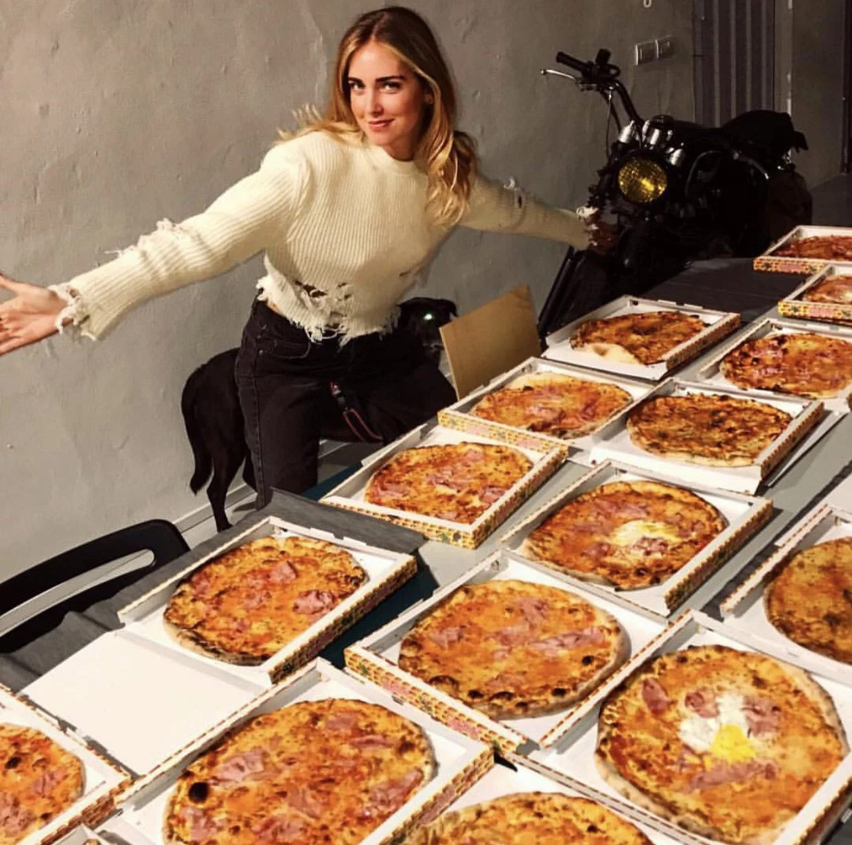 Jennifer Lawrence Eating Pizza
