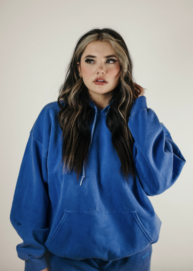 TAYLOR BICKETT UNVEILS MUSIC VIDEO FOR SKYROCKETING SINGLE “QUARTER ...