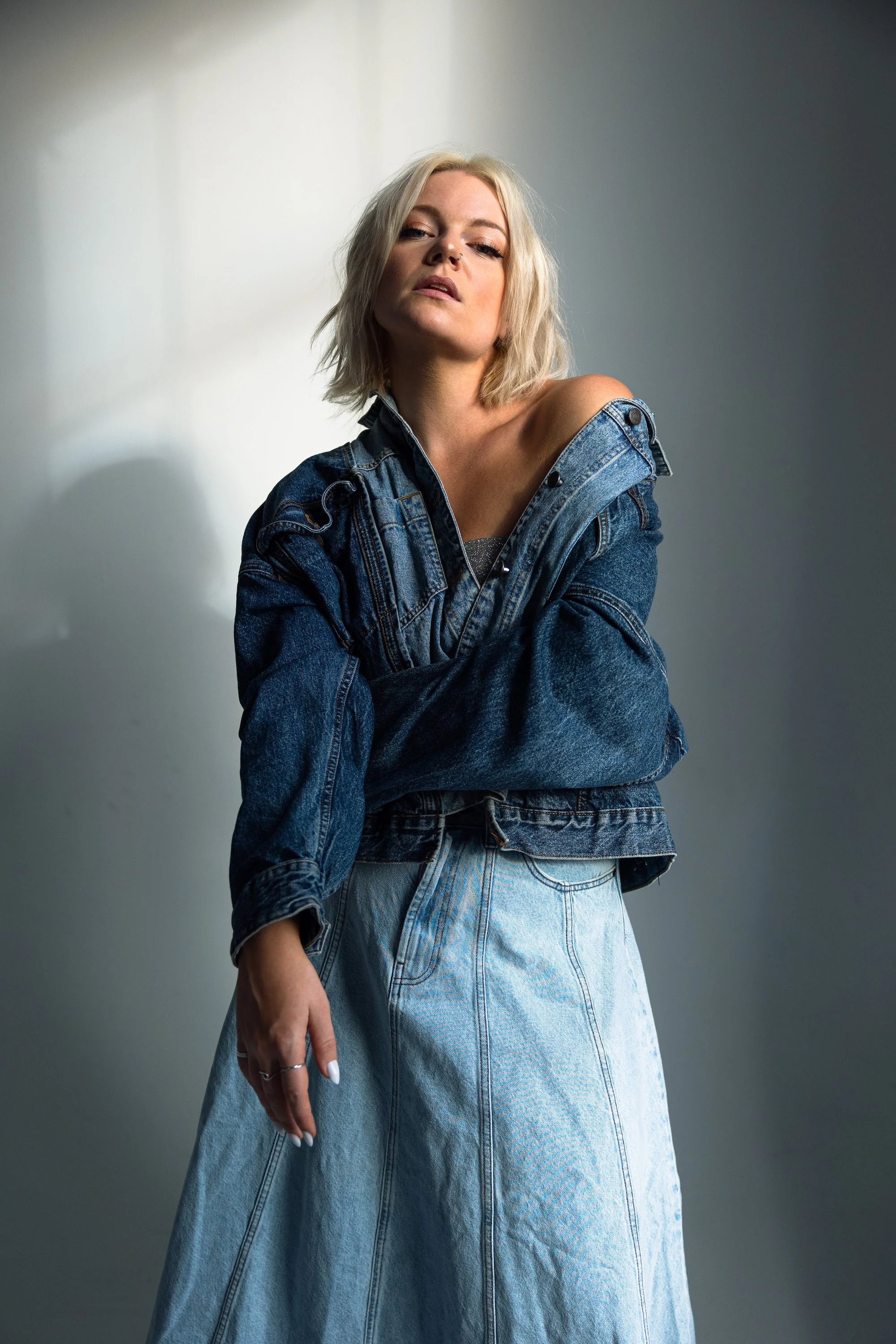 ️‍🔥Deadbeat Girl shares intoxicating new single 'Who Are You?' ️‍🔥 ...