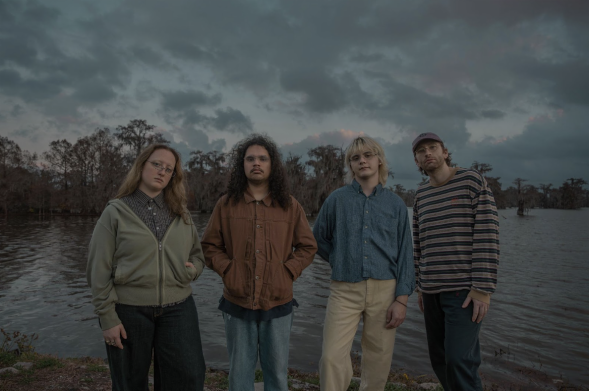 Cashier sign to Julia's War, announce EP and share "Like I Do ...